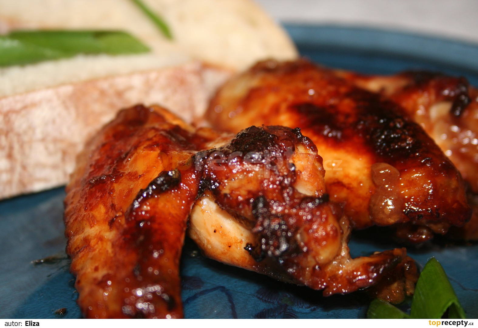 Pikantní kanadská kuřecí křídla - TopRecepty.cz