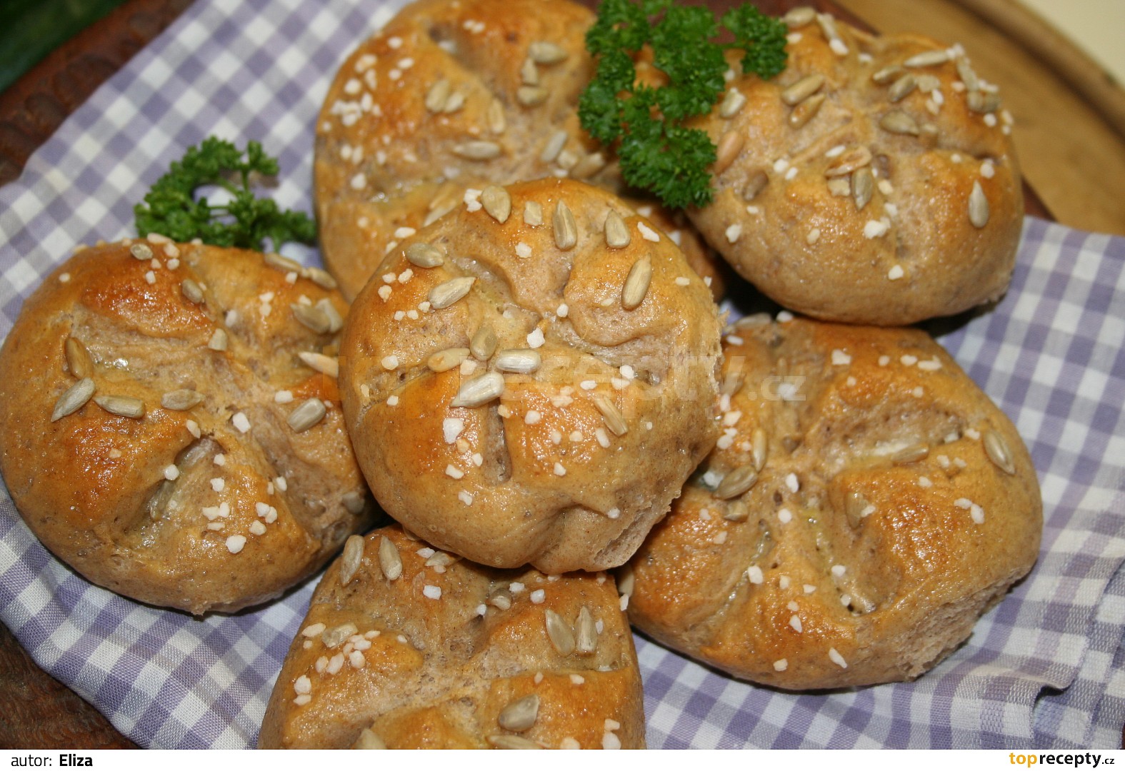 Celozrnné housky - TopRecepty.cz