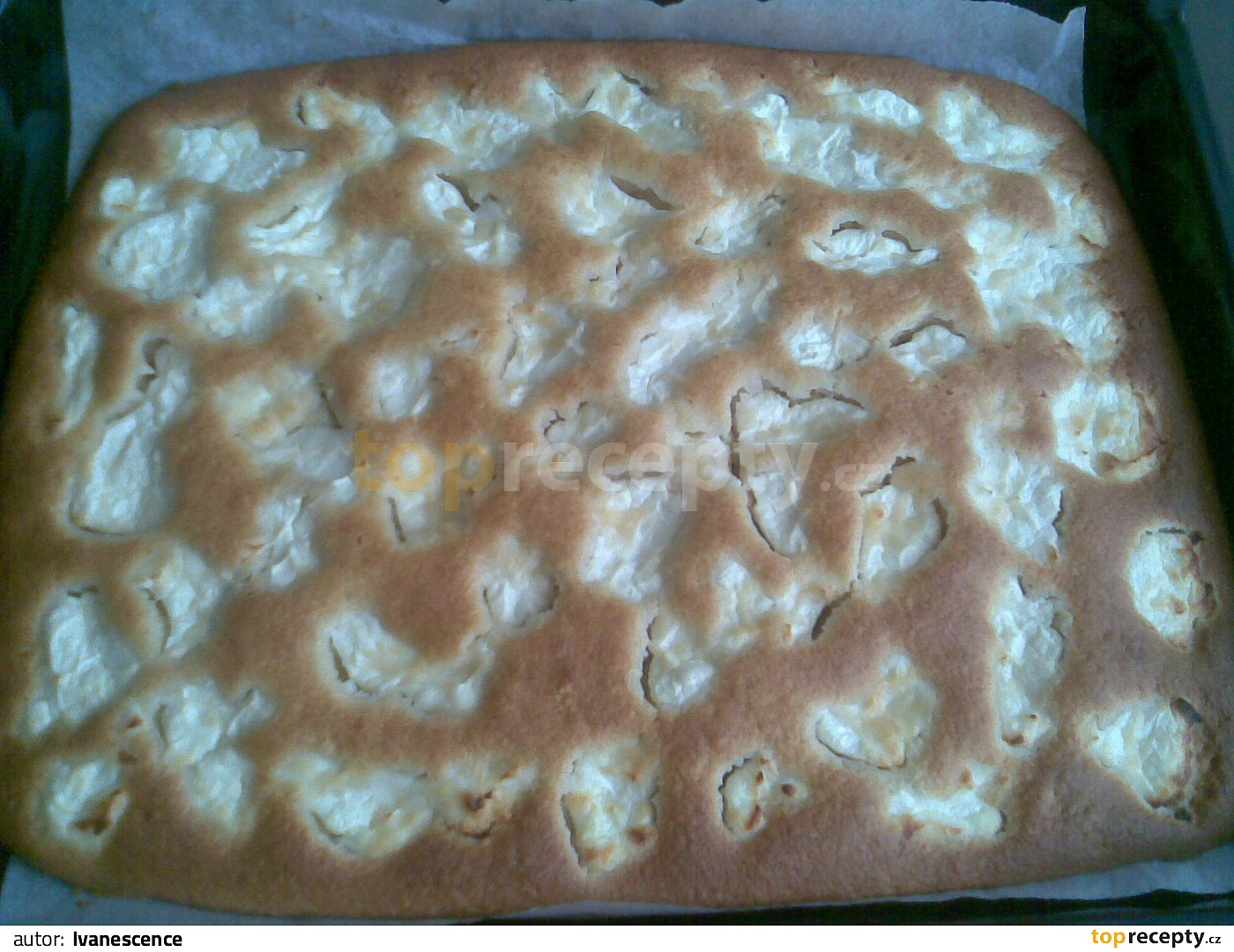 Jednoduchá buchta s tvarohem recept - TopRecepty.cz