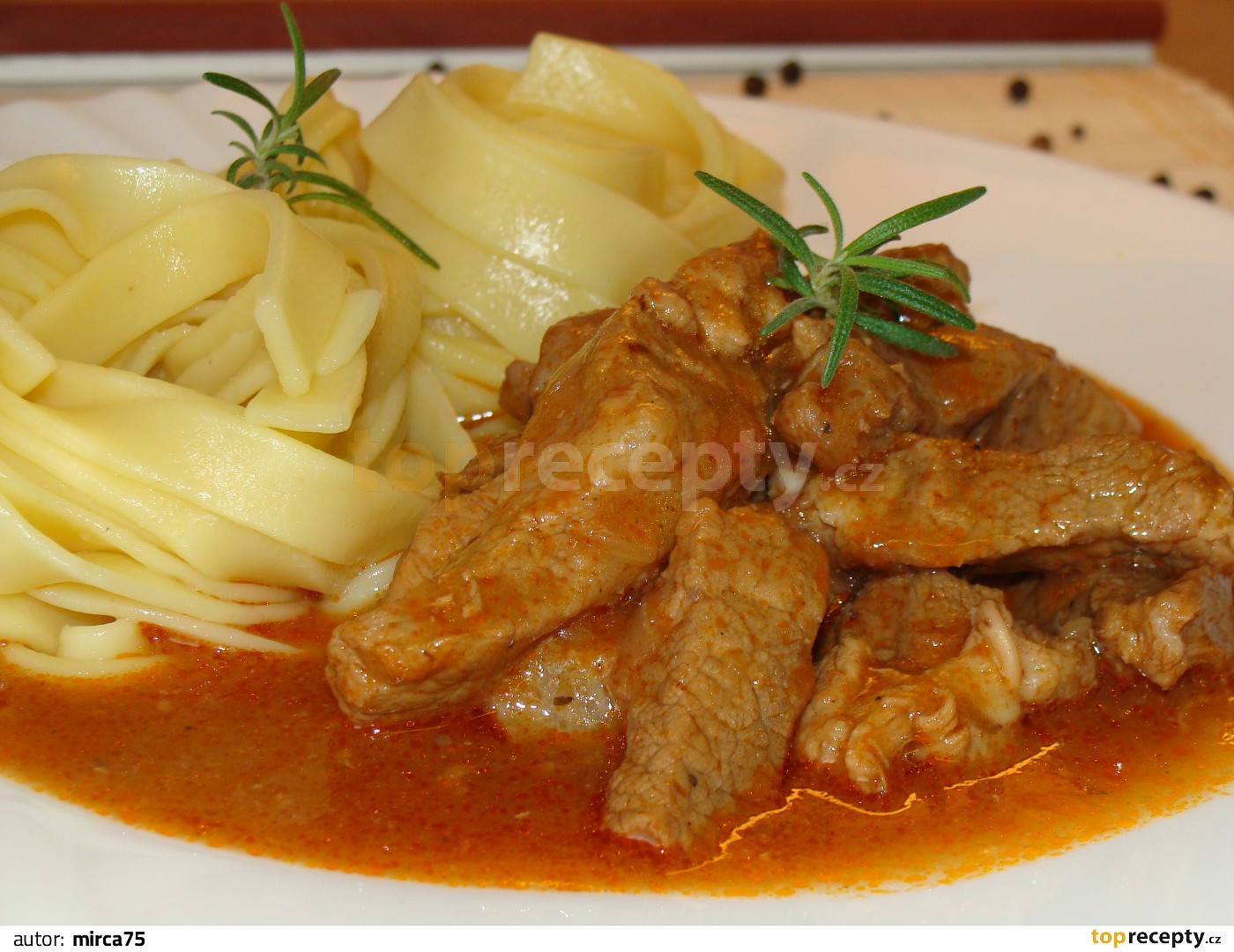 Maďarský vepřový pepřový tokáň recept - TopRecepty.cz