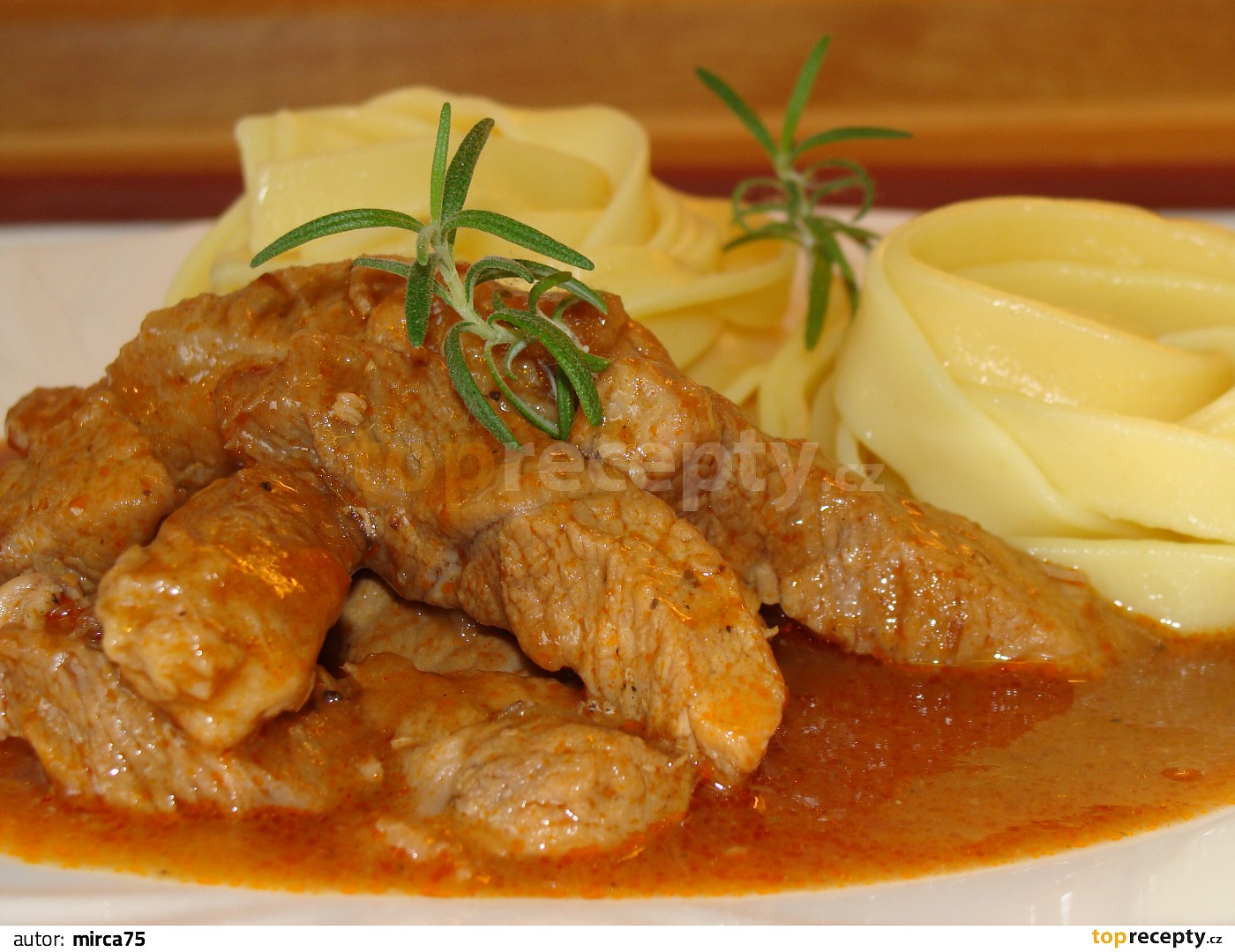 Maďarský vepřový pepřový tokáň recept - TopRecepty.cz