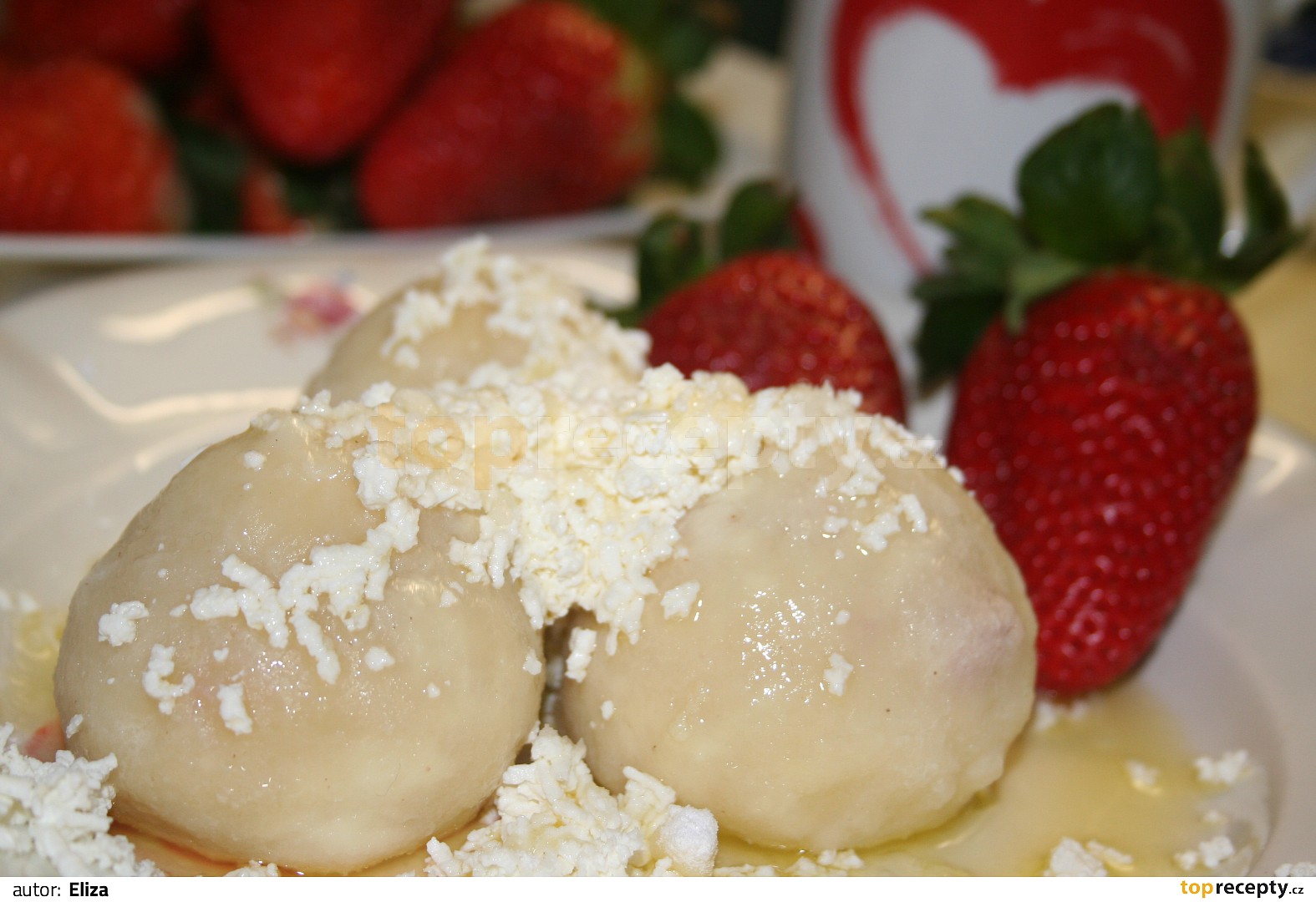 Kynuté jahodové knedlíky recept - TopRecepty.cz