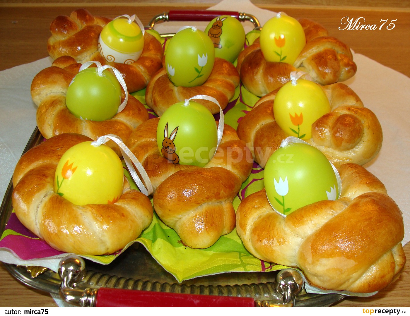 Velikonoční věnečky na vajíčka recept - TopRecepty.cz