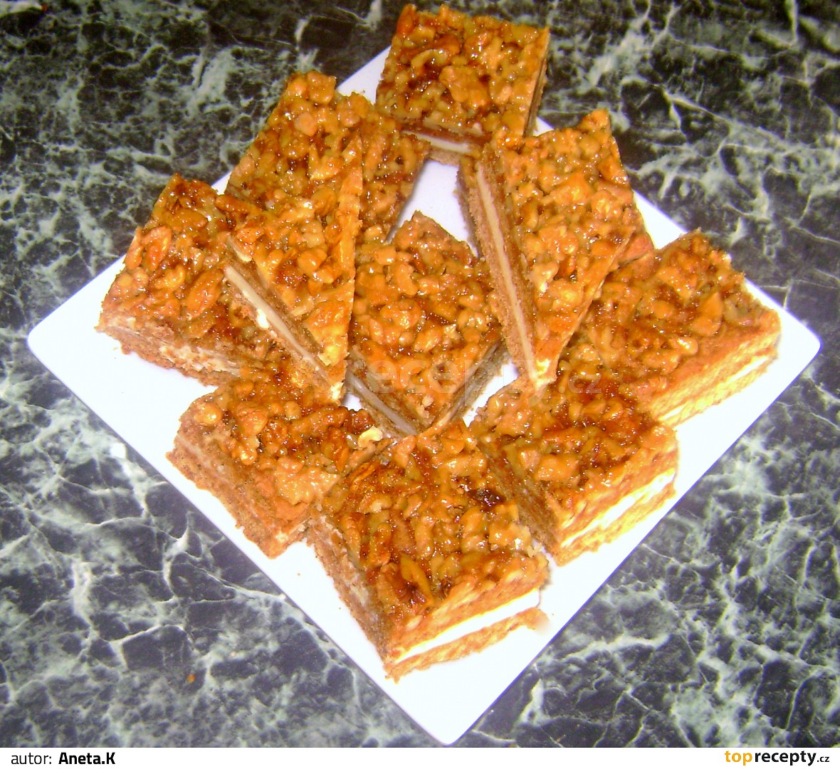 Ořechové řezy (výborné) recept - TopRecepty.cz