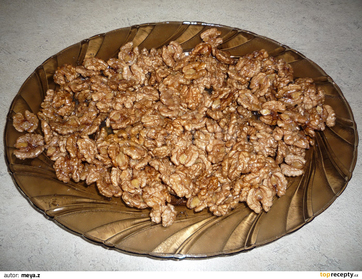 Ořechy v karamelu - TopRecepty.cz
