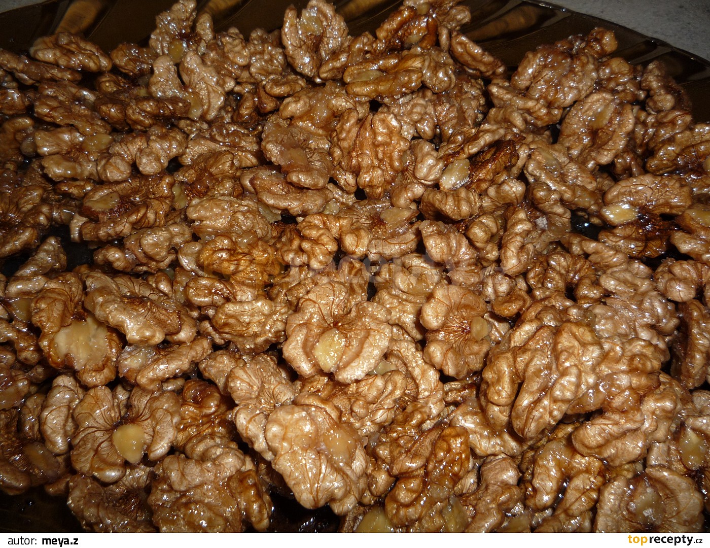 Ořechy v karamelu - TopRecepty.cz