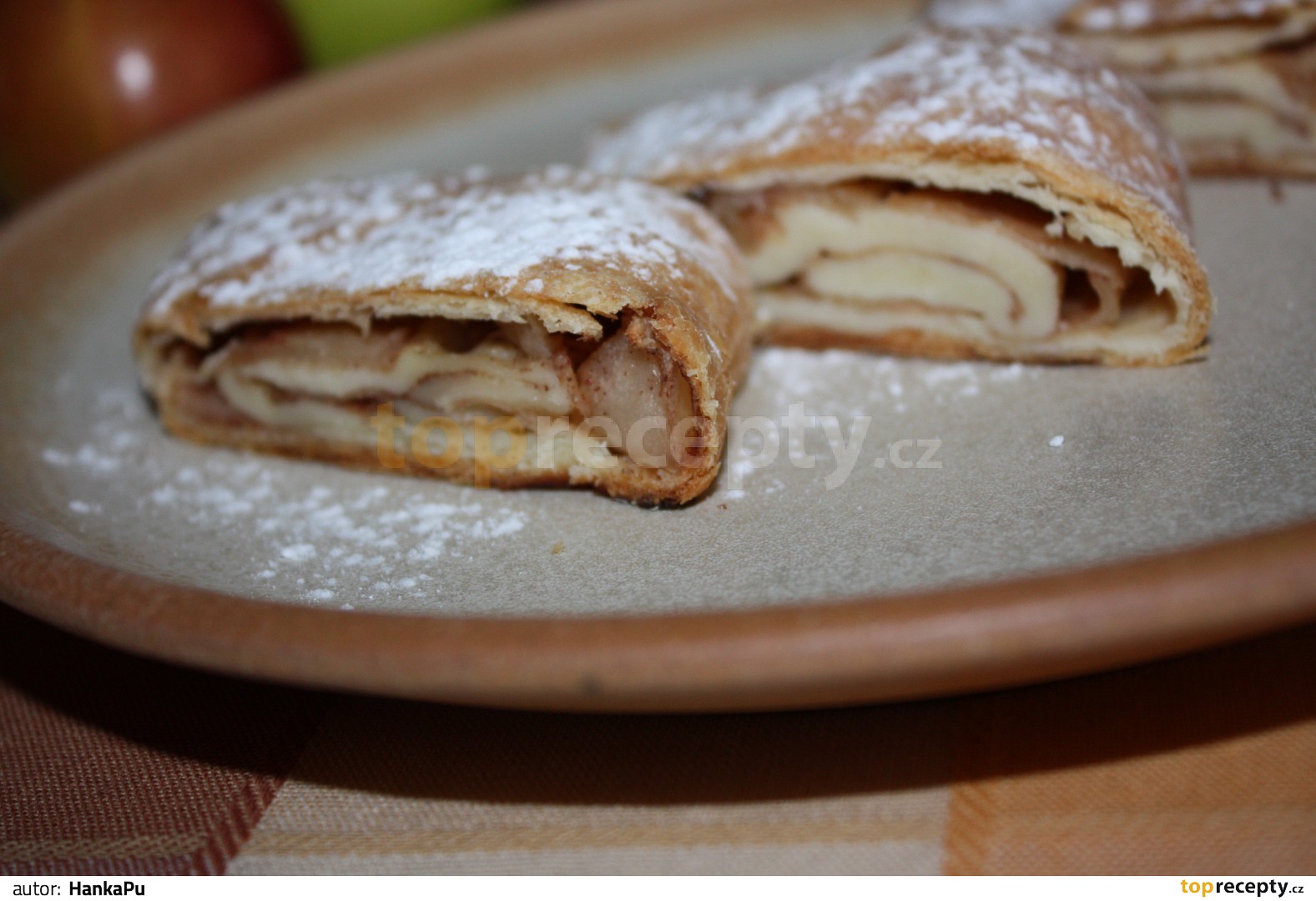 Štrúdl z tvarohu recept - TopRecepty.cz