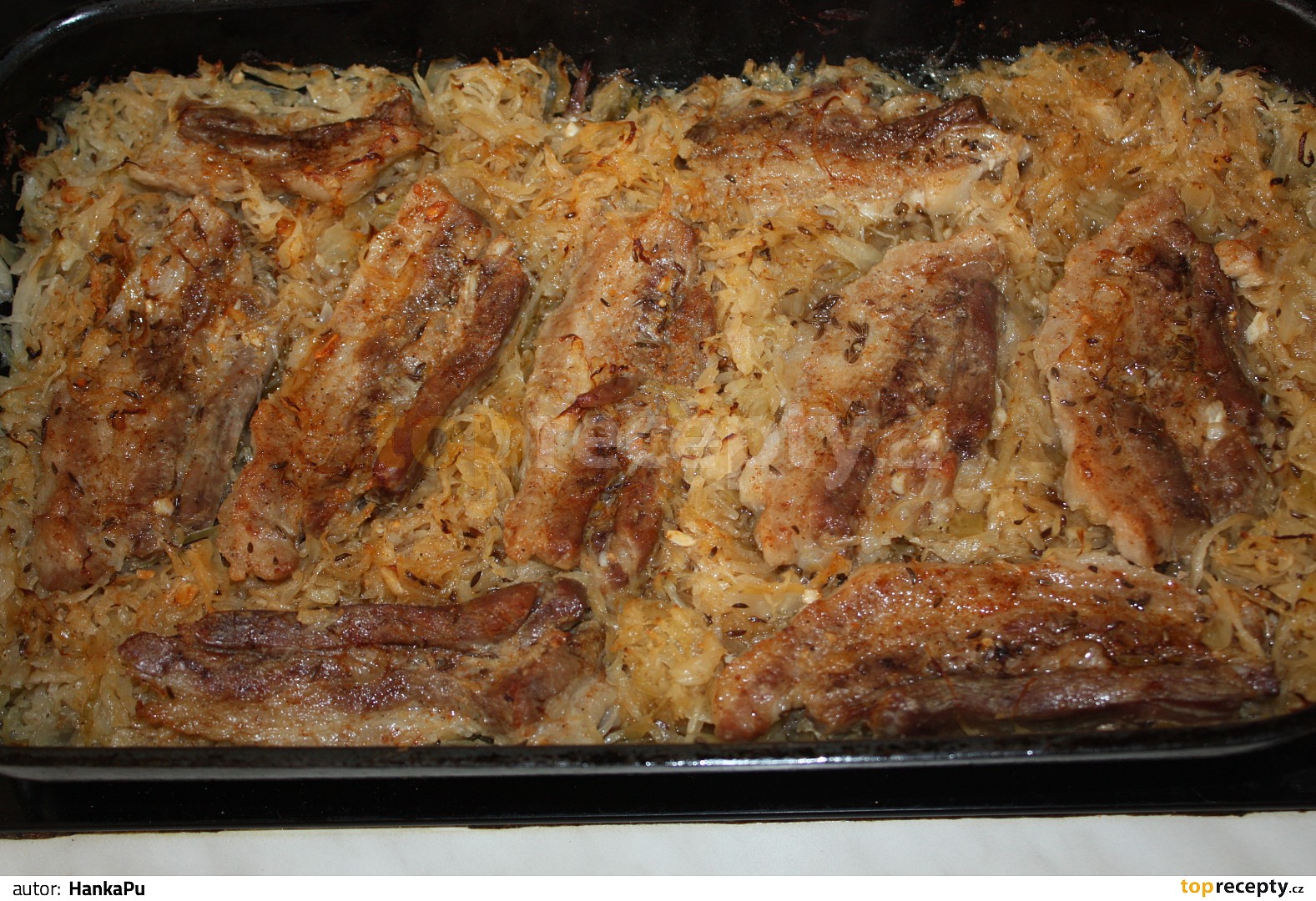 Country pečený bůček na kysaném zelí recept - TopRecepty.cz