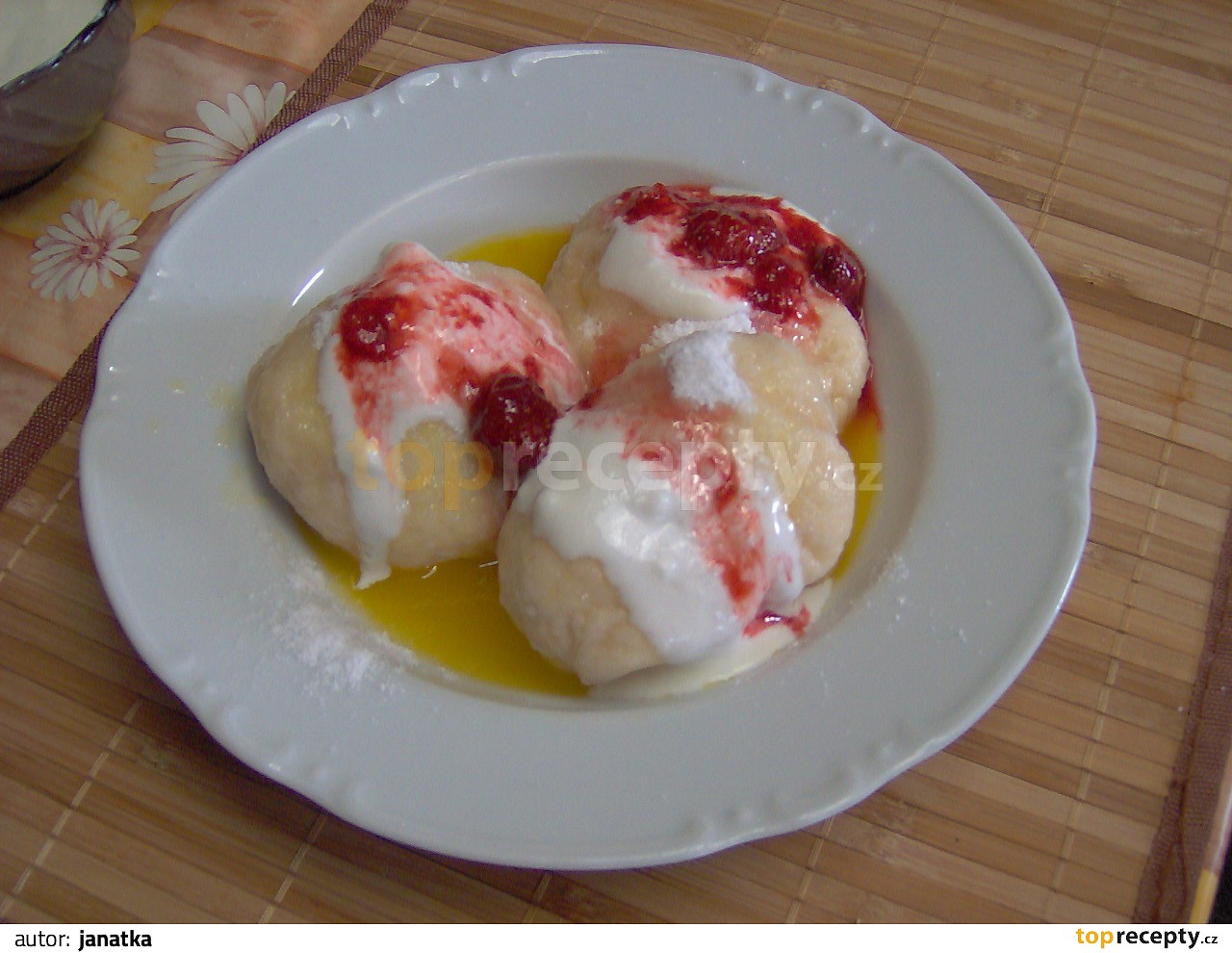 Kynuté jahodové knedlíky - TopRecepty.cz