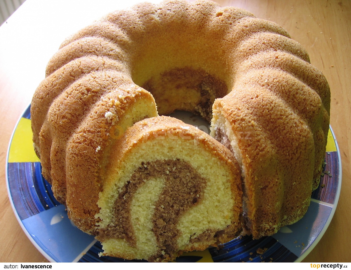 Třená dvoubarevná bábovka - TopRecepty.cz