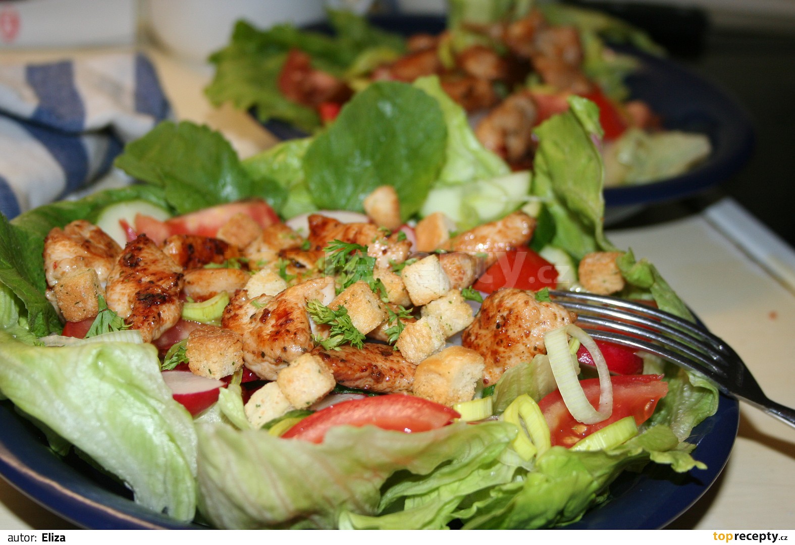 Jarní salát s kuřecím masem recept - TopRecepty.cz