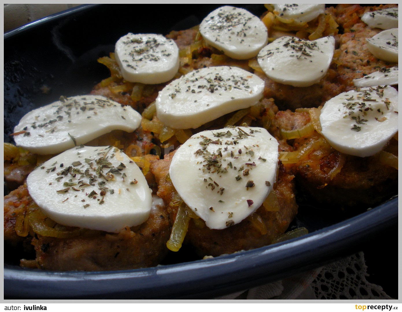 Medailonky z panenky s mozarellou recept - TopRecepty.cz