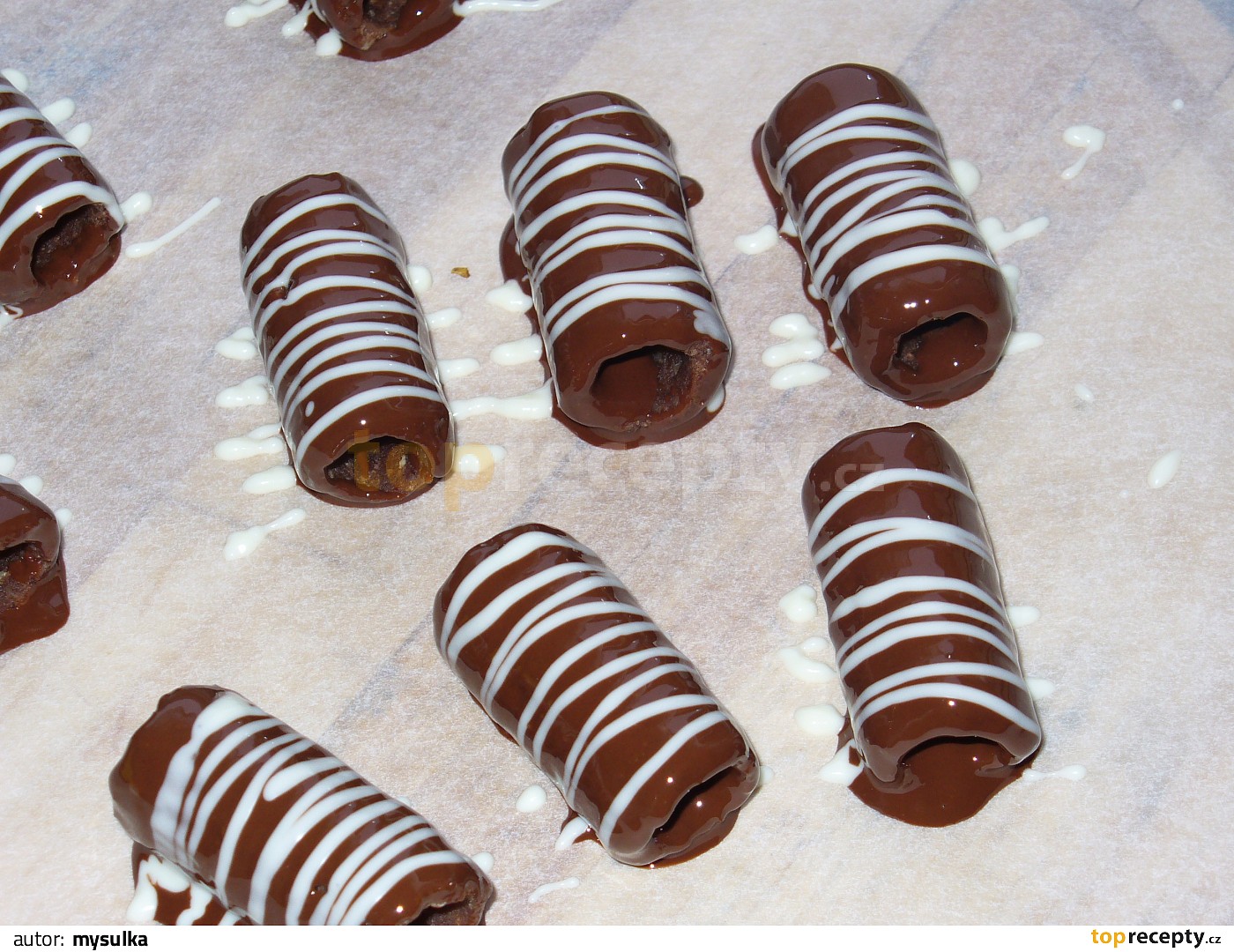 Ořechové nepečené trubičky - TopRecepty.cz