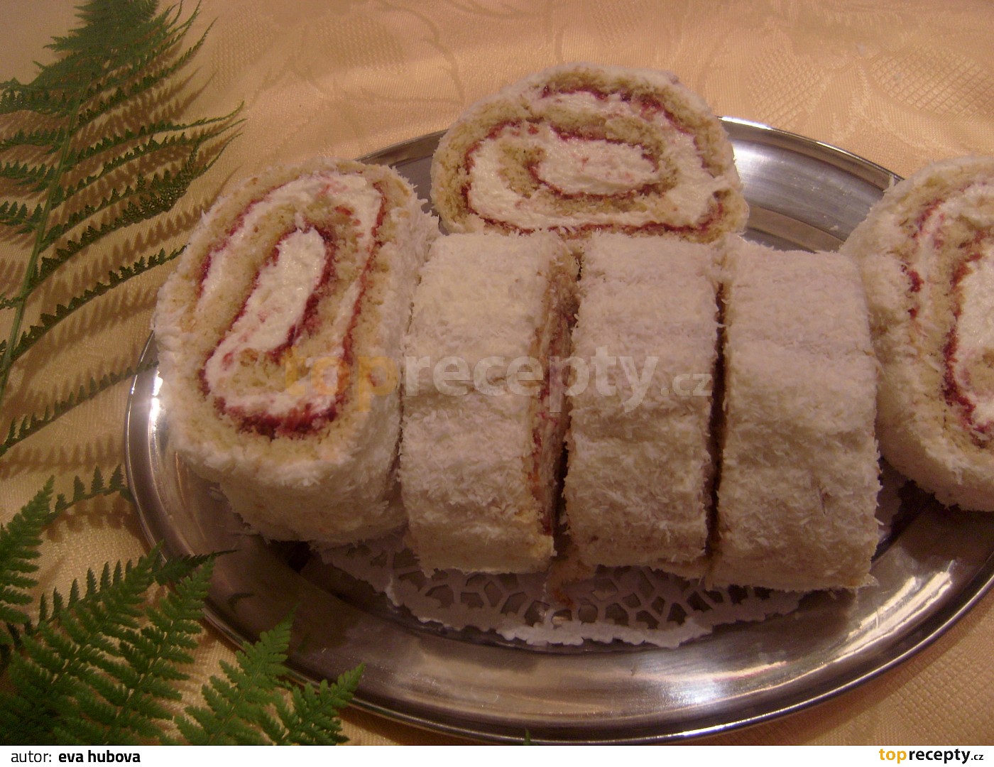 Piškotová roláda s kokosem recept - TopRecepty.cz