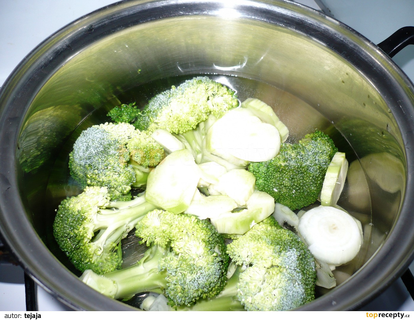 Polévka z brokolice recept - TopRecepty.cz