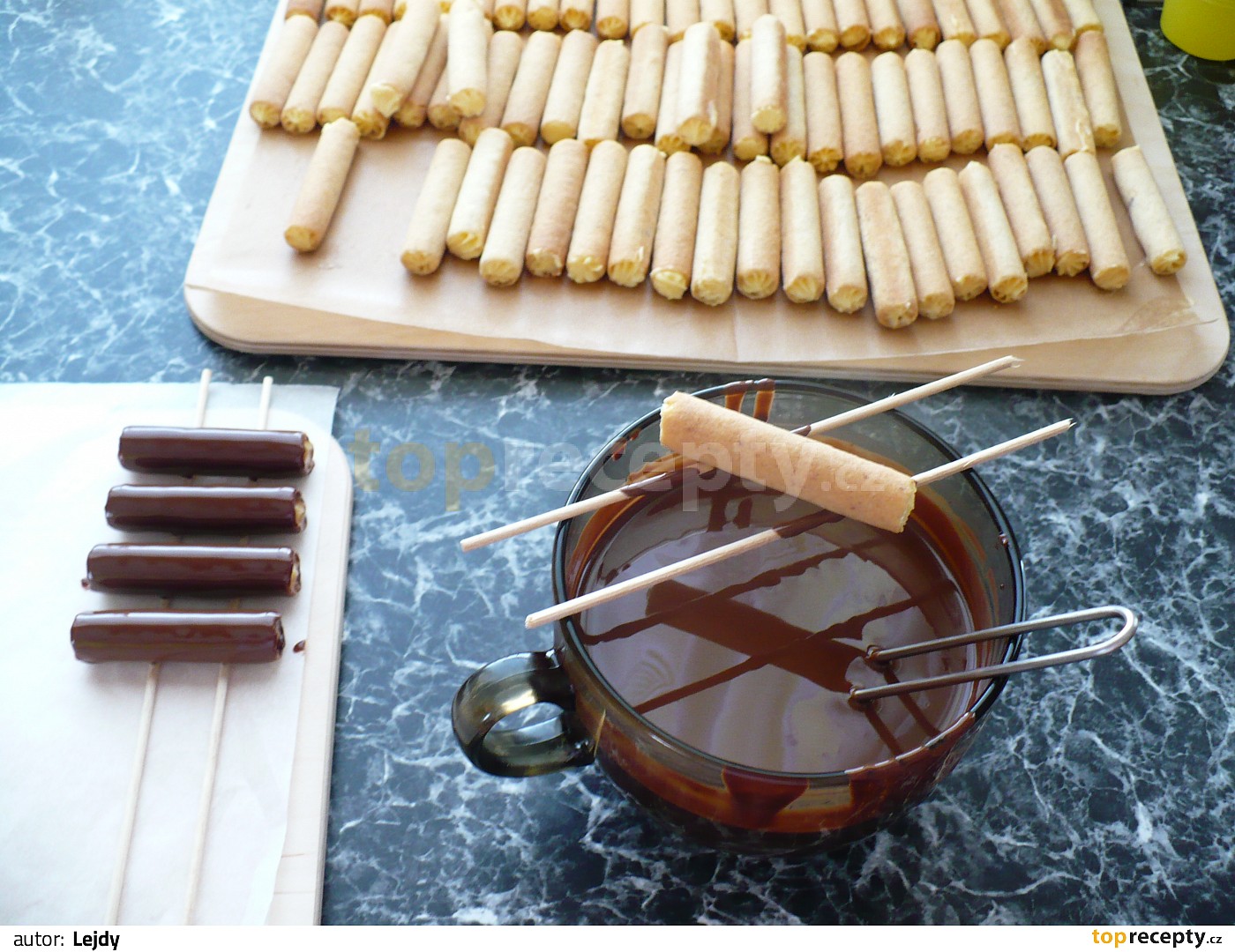 Hnědé trubičky - TopRecepty.cz