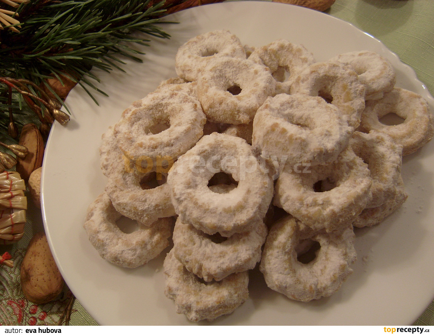 Kokosové cukroví ze strojku recept - TopRecepty.cz