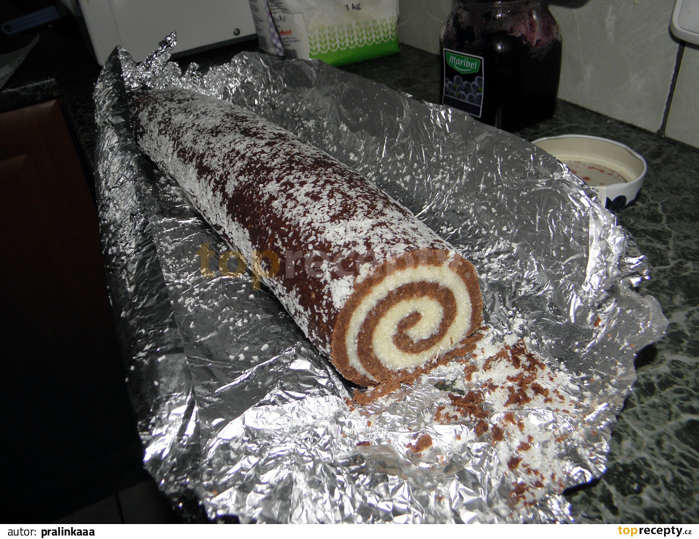 Nepečená kokosová roláda recept - TopRecepty.cz