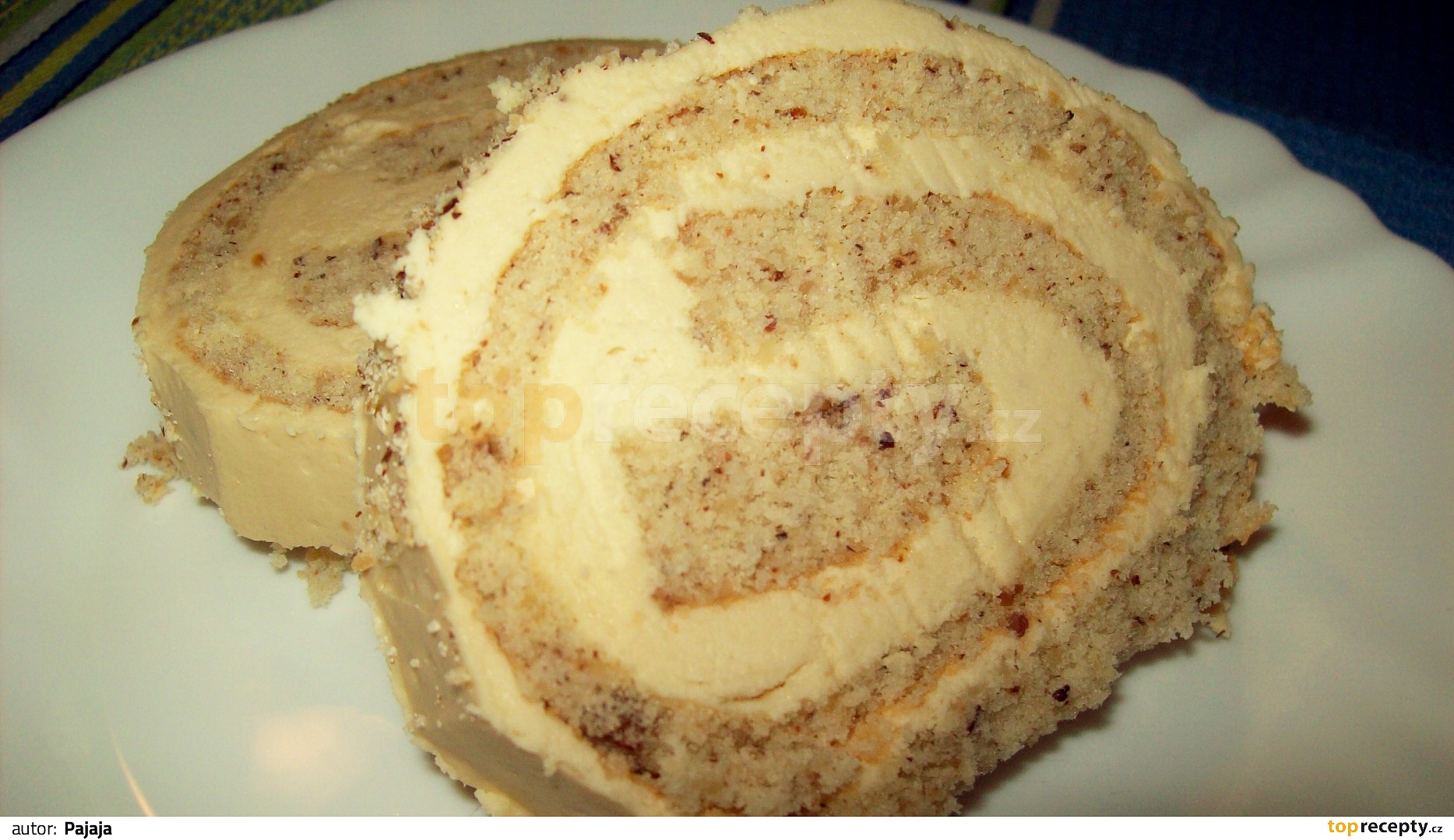 Ořechová roláda s karamelovým krémem recept - TopRecepty.cz