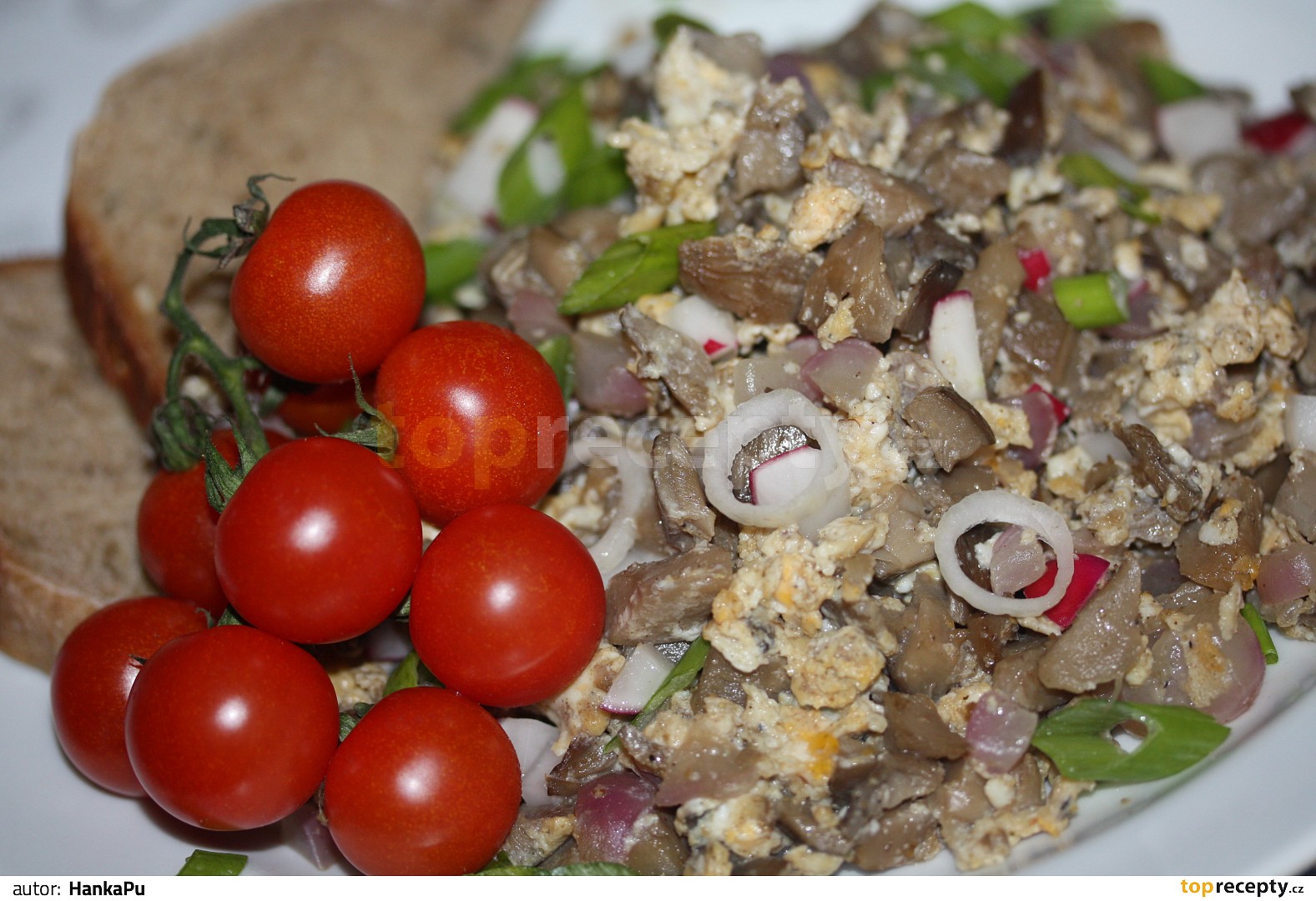 Hlíva ústřičná s ředkvičkami recept - TopRecepty.cz