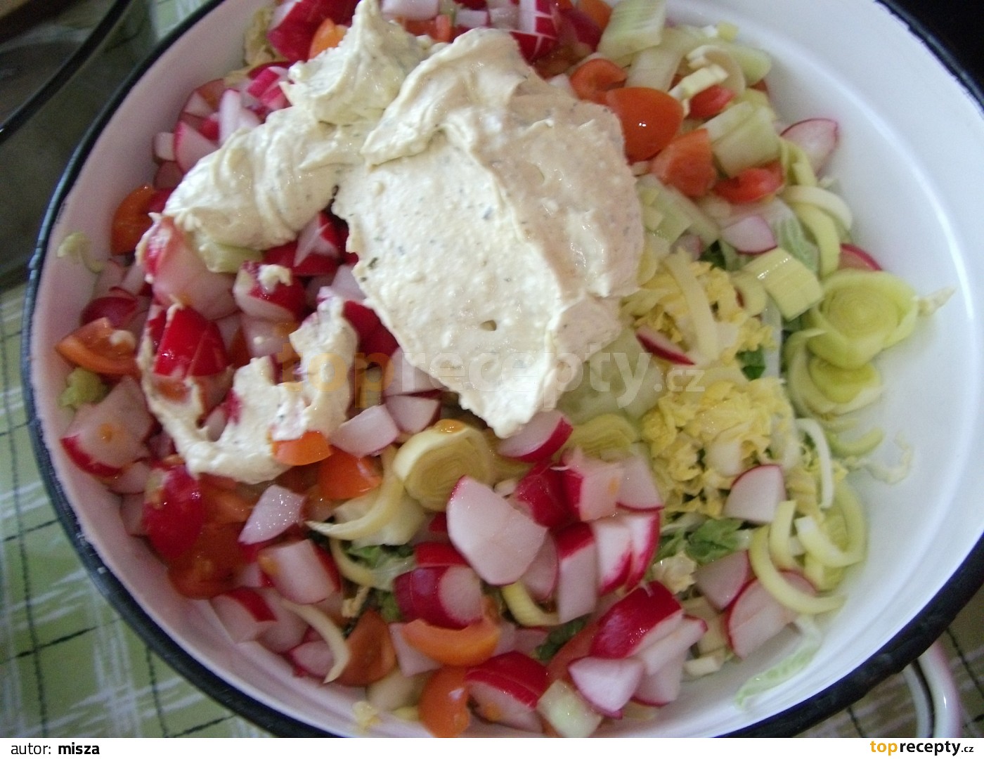 Zeleninový salát s Cottage recept - TopRecepty.cz