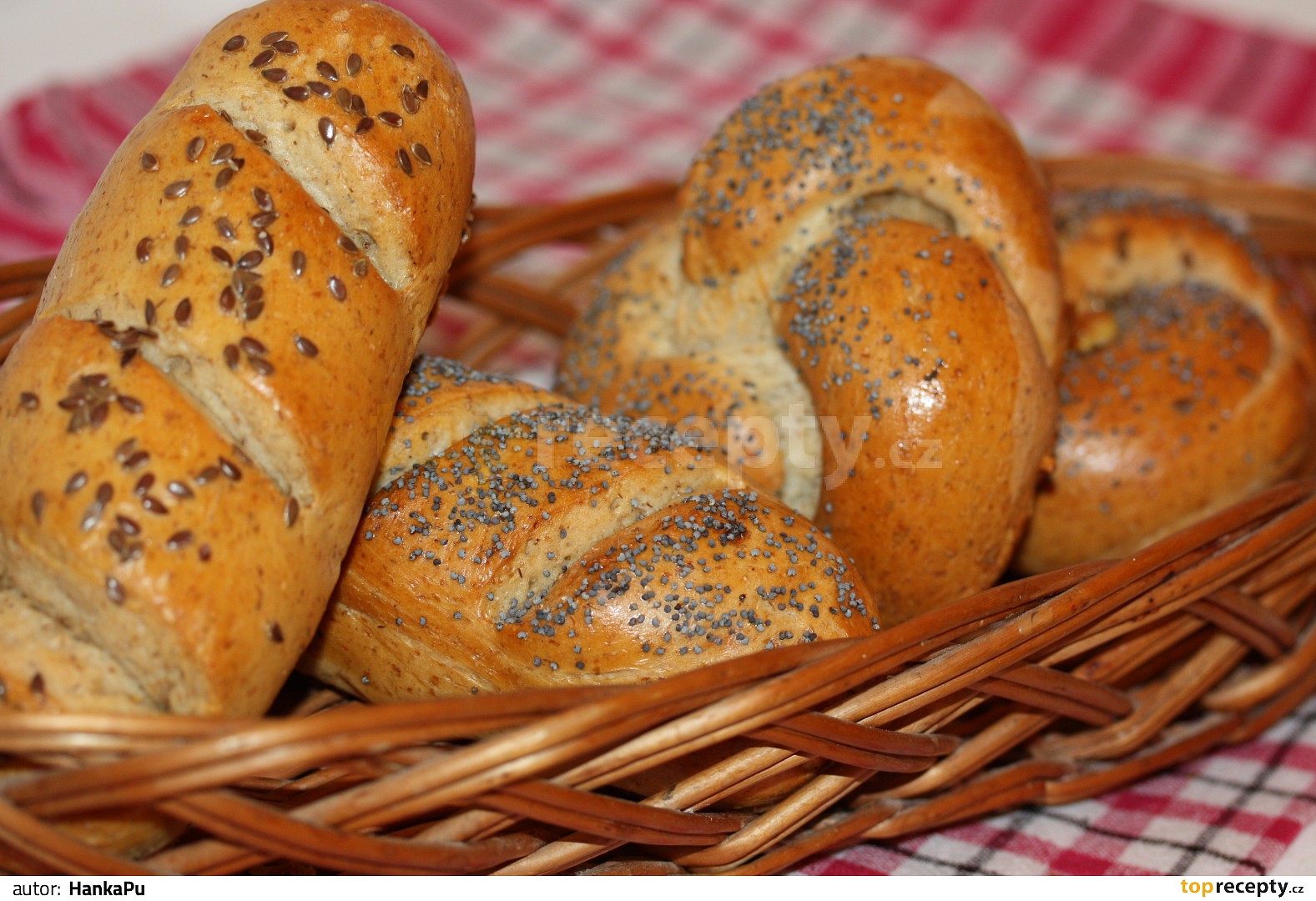 Celozrnné housky - TopRecepty.cz