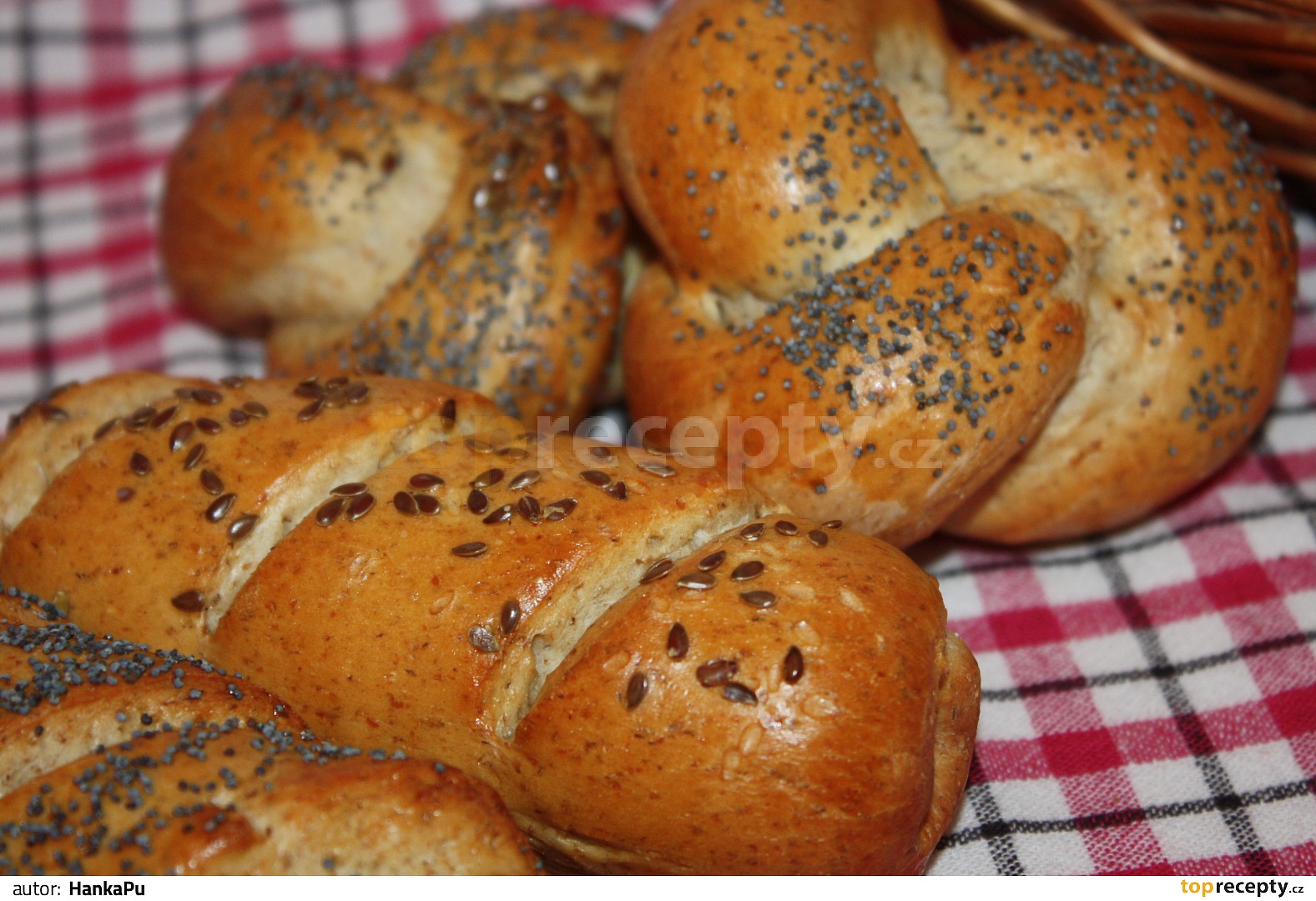 Celozrnné housky - TopRecepty.cz