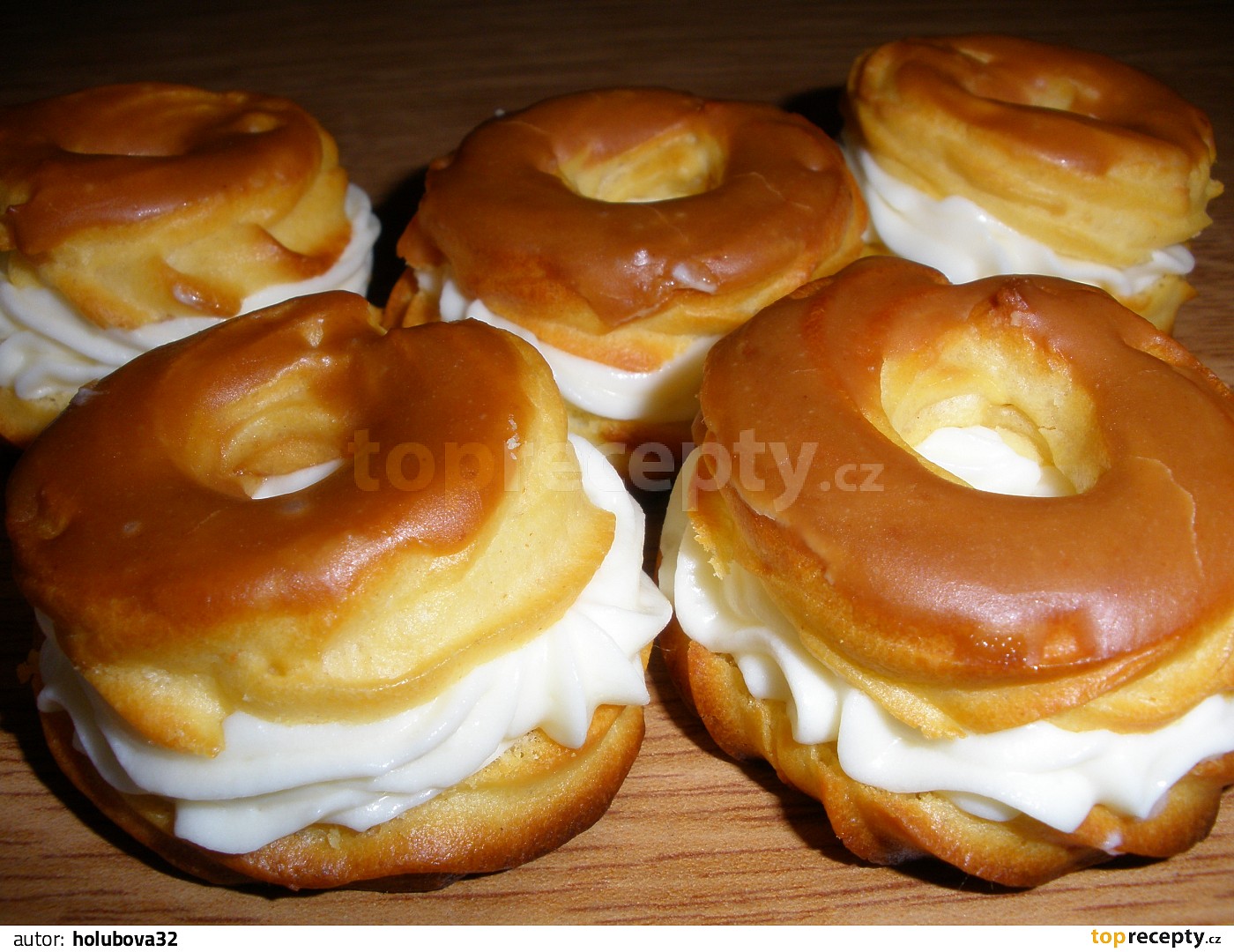 Jednoduché věnečky z odpalovaného těsta recept - TopRecepty.cz