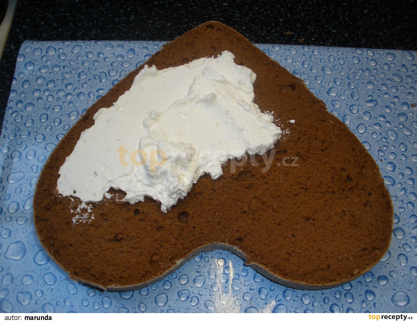 Kakaový olejový korpus na dort recept - TopRecepty.cz