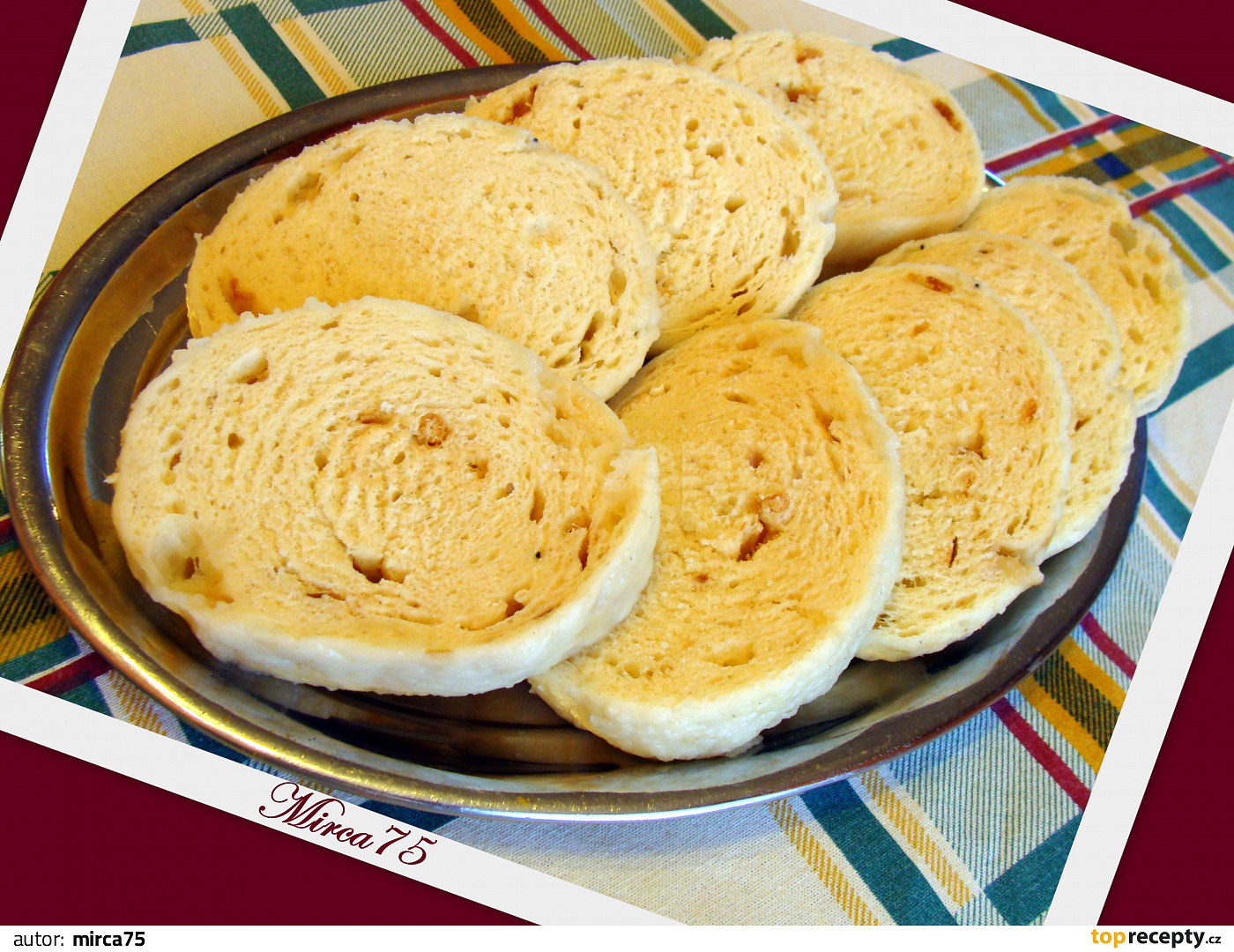 Houskové knedlíky recept - TopRecepty.cz