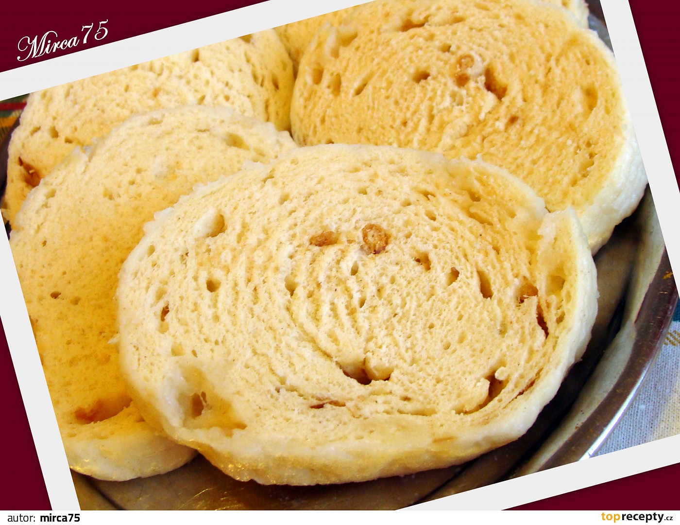 Houskové knedlíky recept - TopRecepty.cz