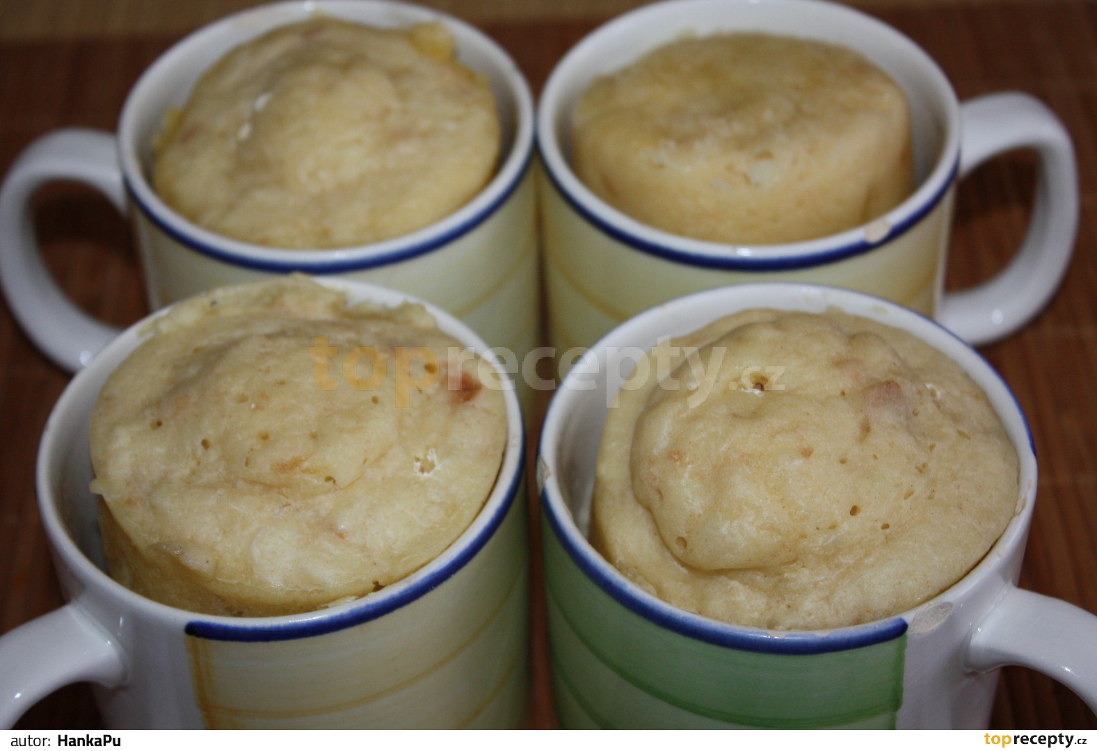 Houskový knedlík z mikrovlnky recept - TopRecepty.cz