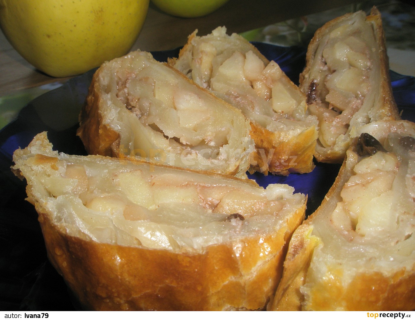 Jablkový závin z listového těsta - TopRecepty.cz