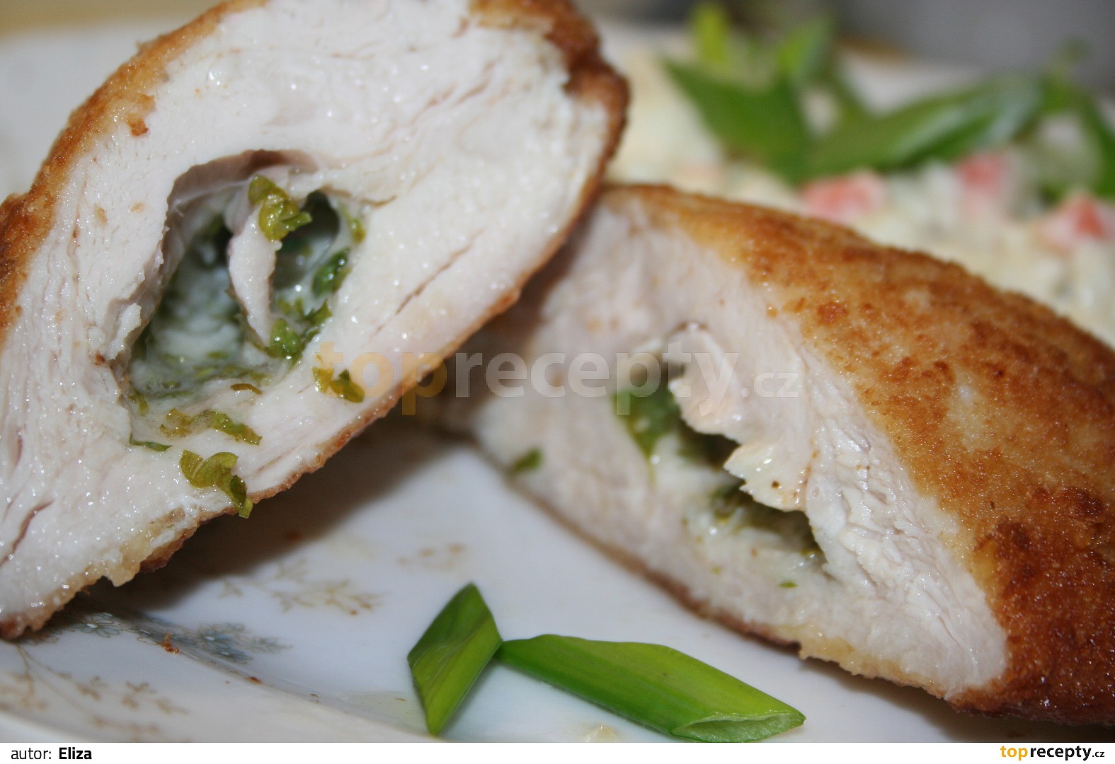 Šťavnaté kuřecí řízky po kyjevsku recept - TopRecepty.cz