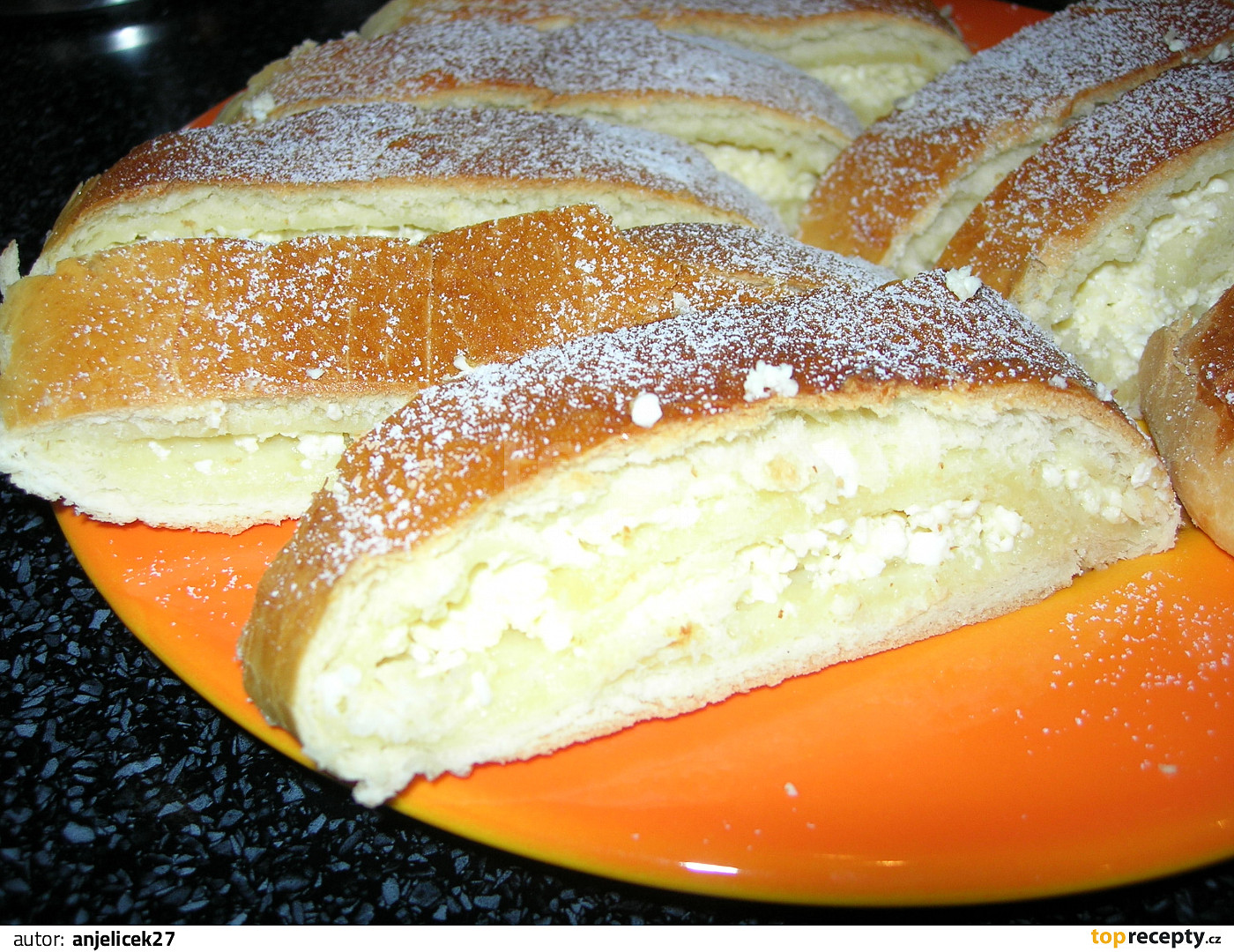 Kynutý tvarohový závin - TopRecepty.cz