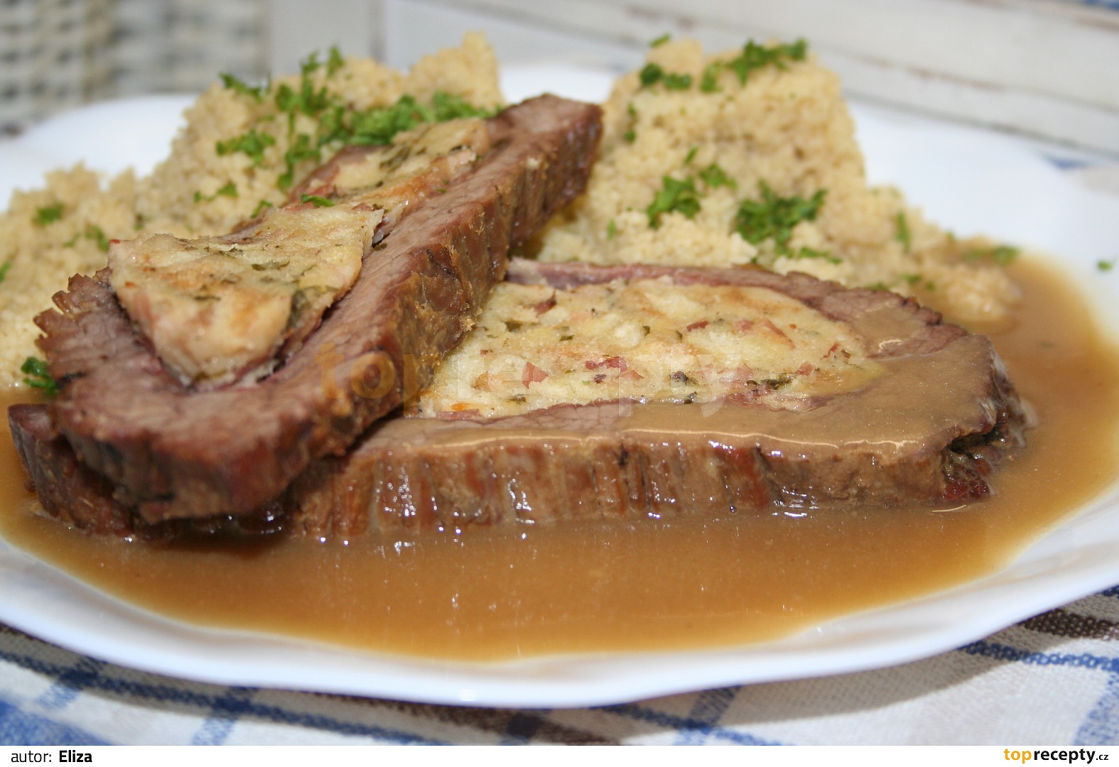 Nadívané hovězí hrudí - TopRecepty.cz
