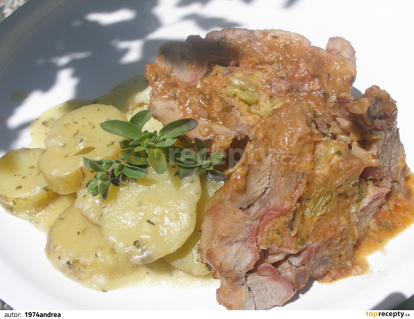 Plněné vepřové koleno recept - TopRecepty.cz