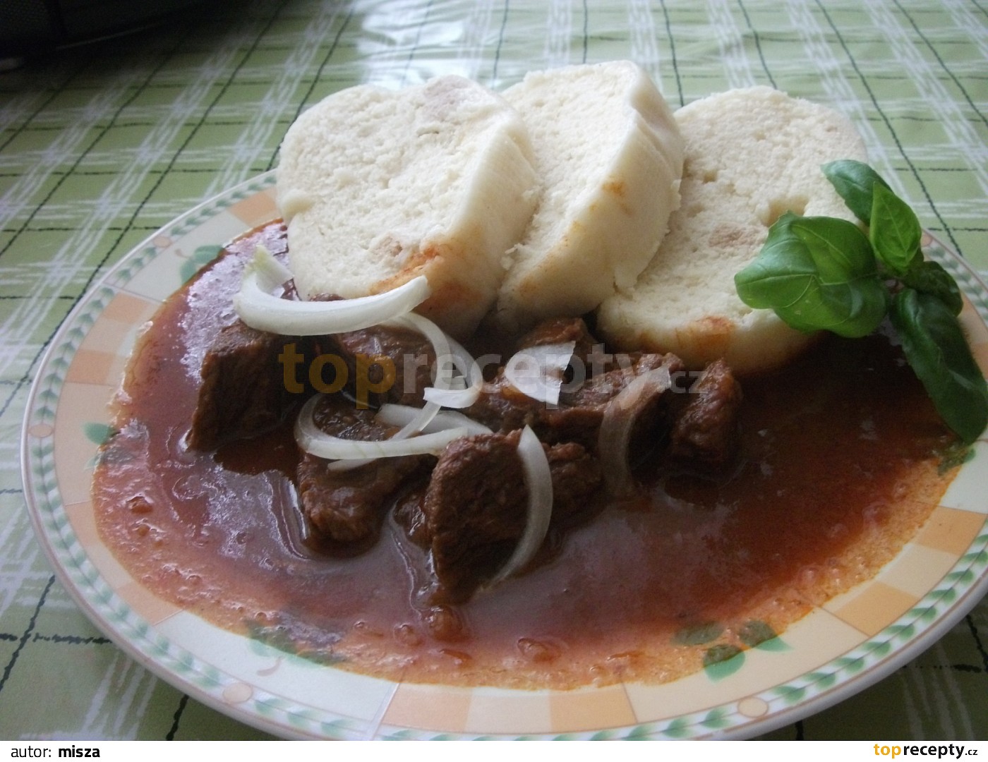 Klasický hospodský guláš (vídeňský) recept - TopRecepty.cz