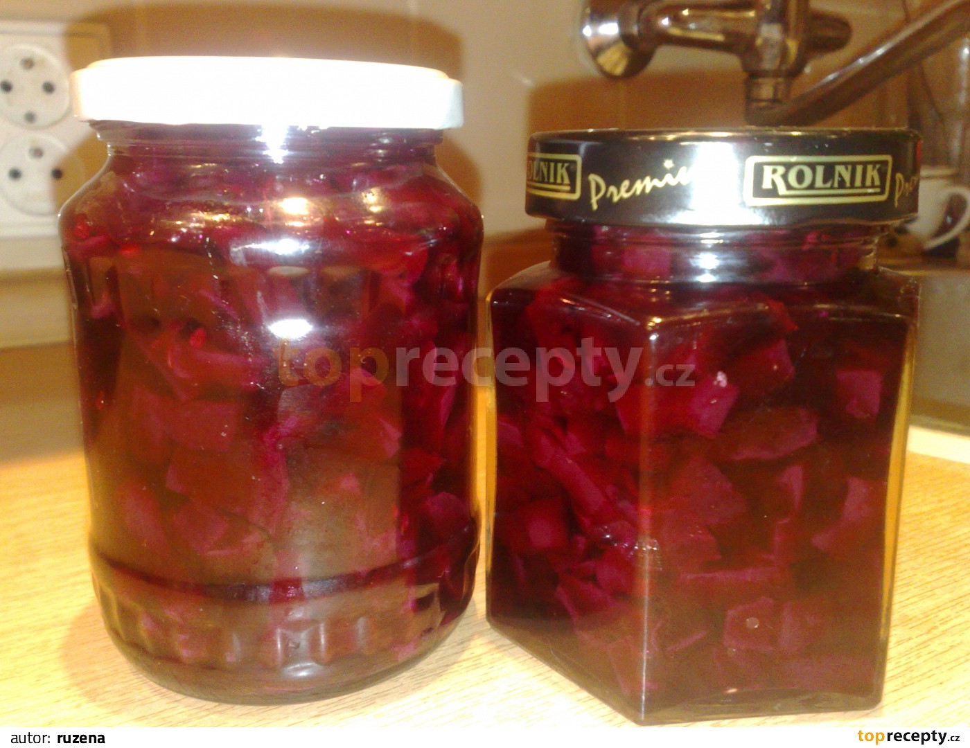 Červená řepa nakládaná a extra voňavá recept - TopRecepty.cz