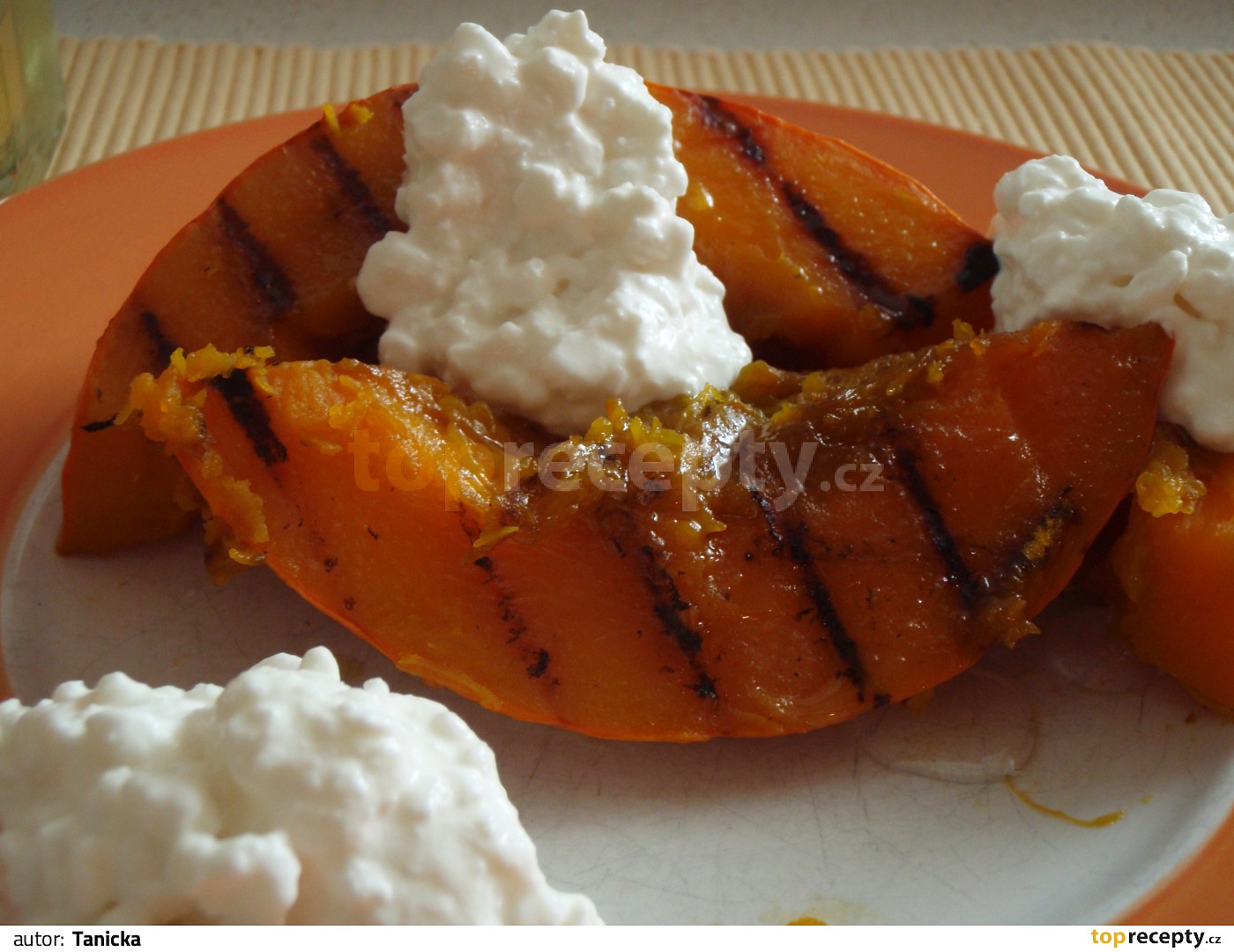 Ořechová dýně na grilu recept - TopRecepty.cz