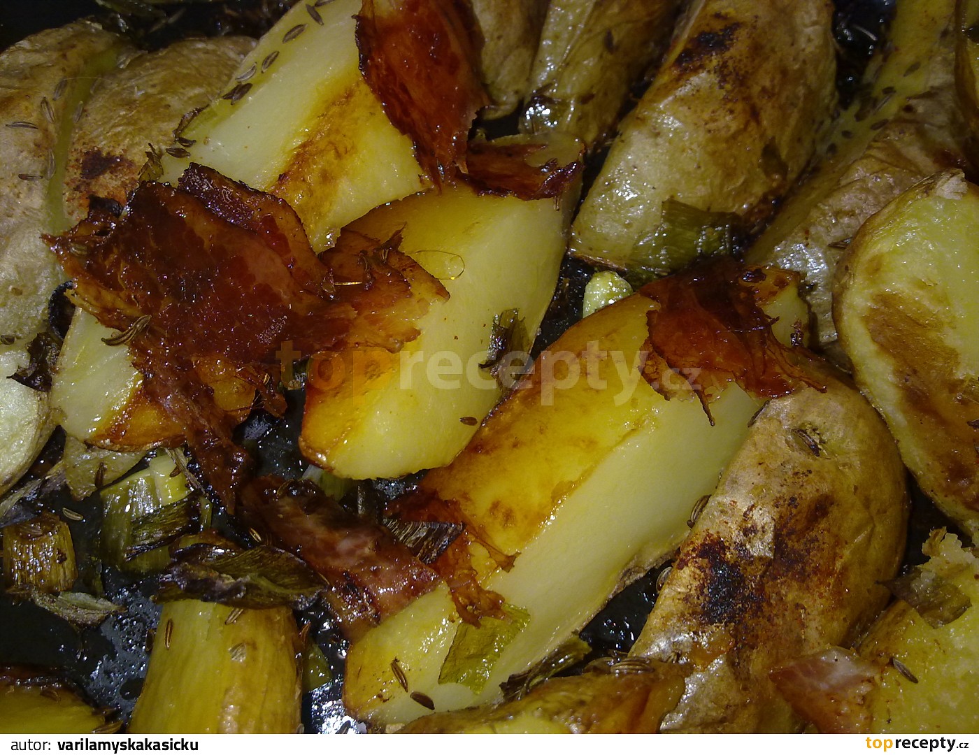 Telecí pečeně na slanině, mrkvi a hořčicích recept - TopRecepty.cz