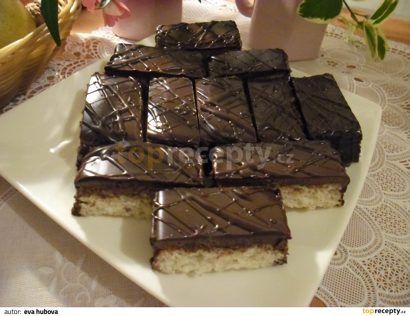 Bílkové kokosové řezy recept - TopRecepty.cz