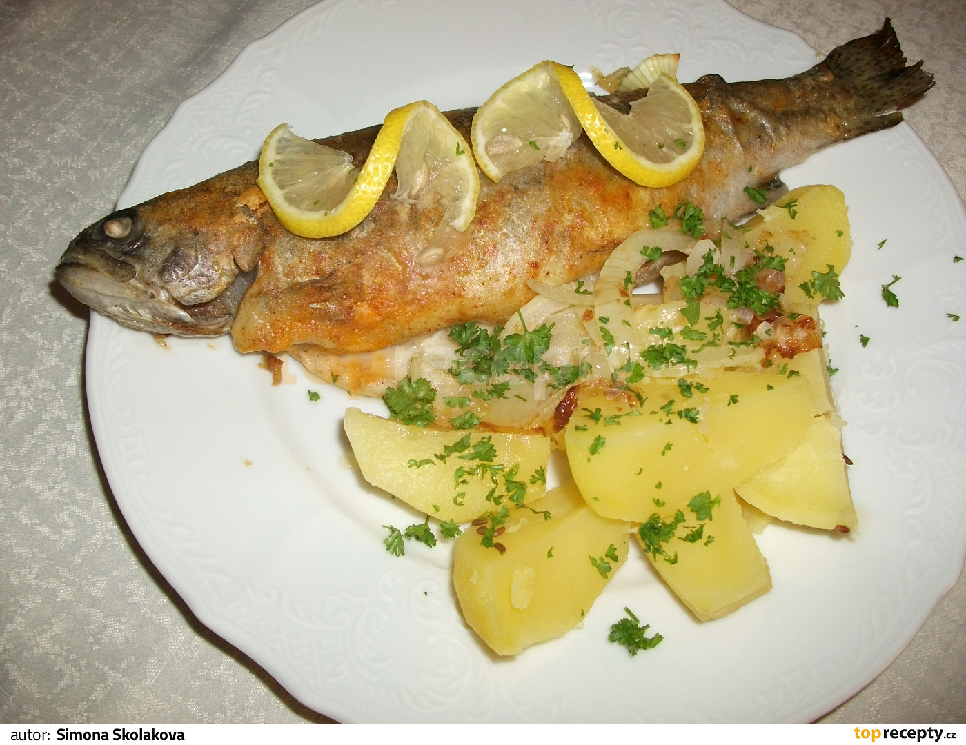 Pstruh pečený v troubě recept - TopRecepty.cz