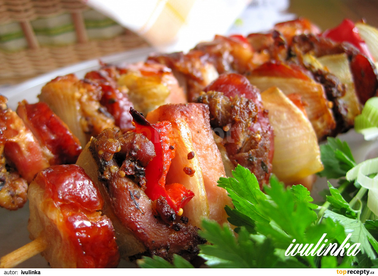 Špízy s marinovaným masem recept - TopRecepty.cz