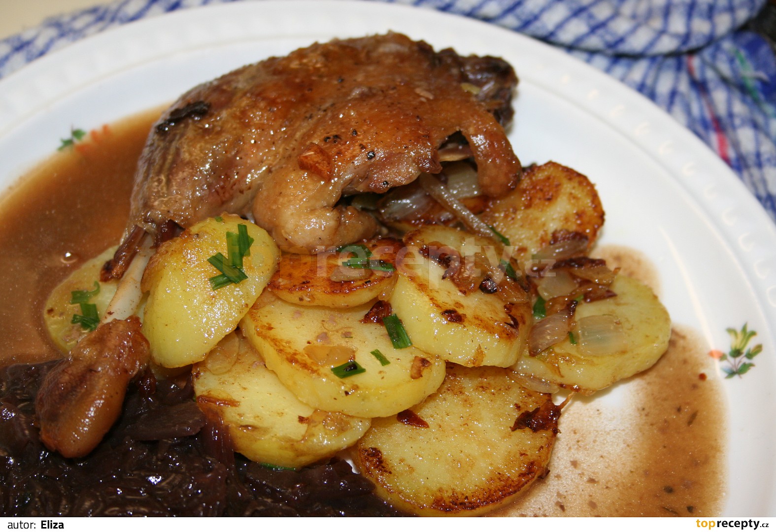Konfitovaná kachna s česnekem a tymiánem recept - TopRecepty.cz