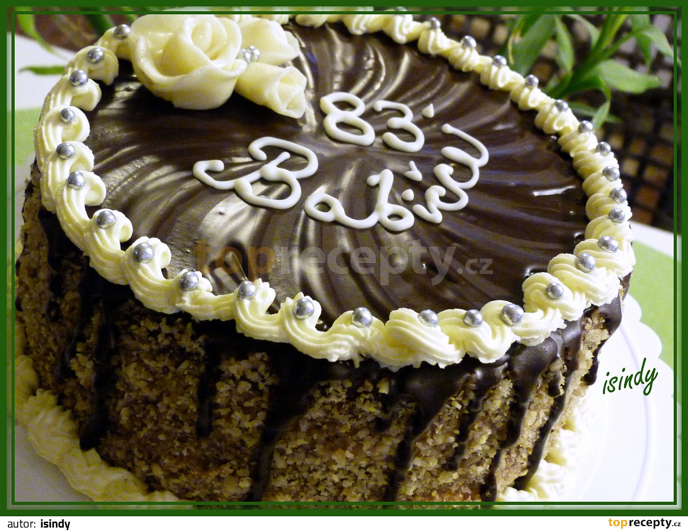 Patrový čokoládový dort s marcipánovými květy recept - TopRecepty.cz