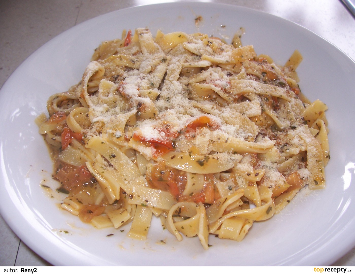 Těstoviny pomodoro recept - TopRecepty.cz