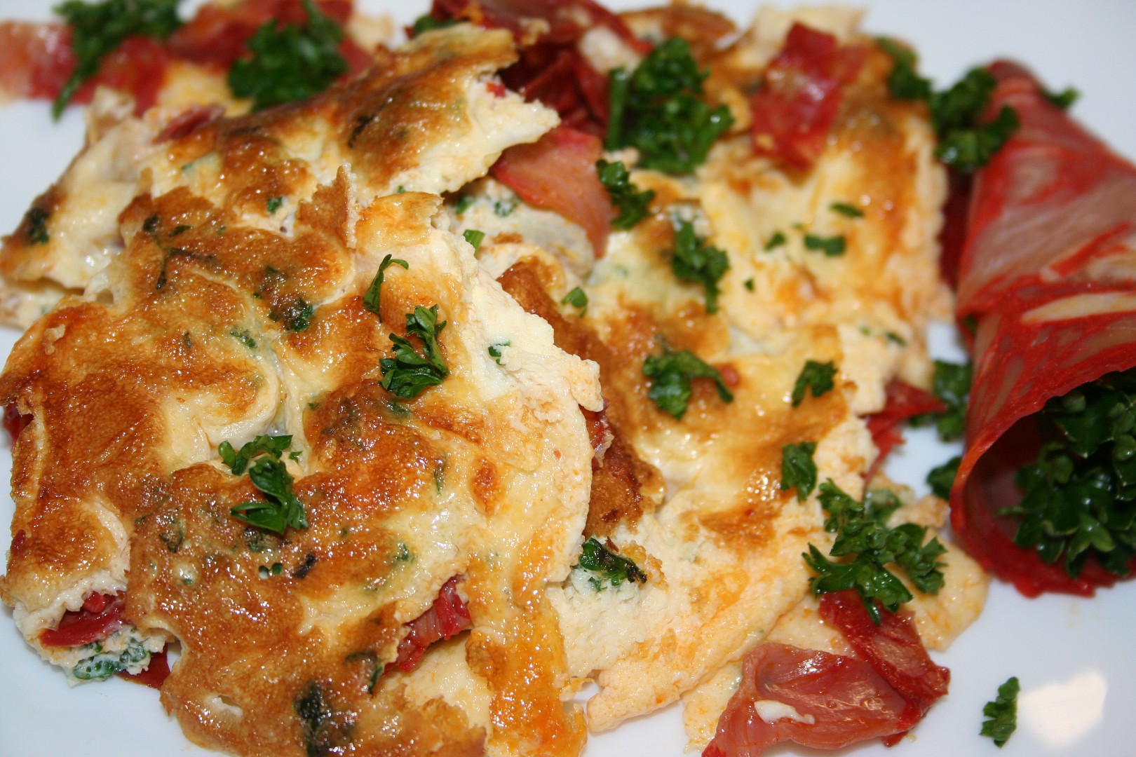 Omeleta s chorizem a petrželkou recept - TopRecepty.cz