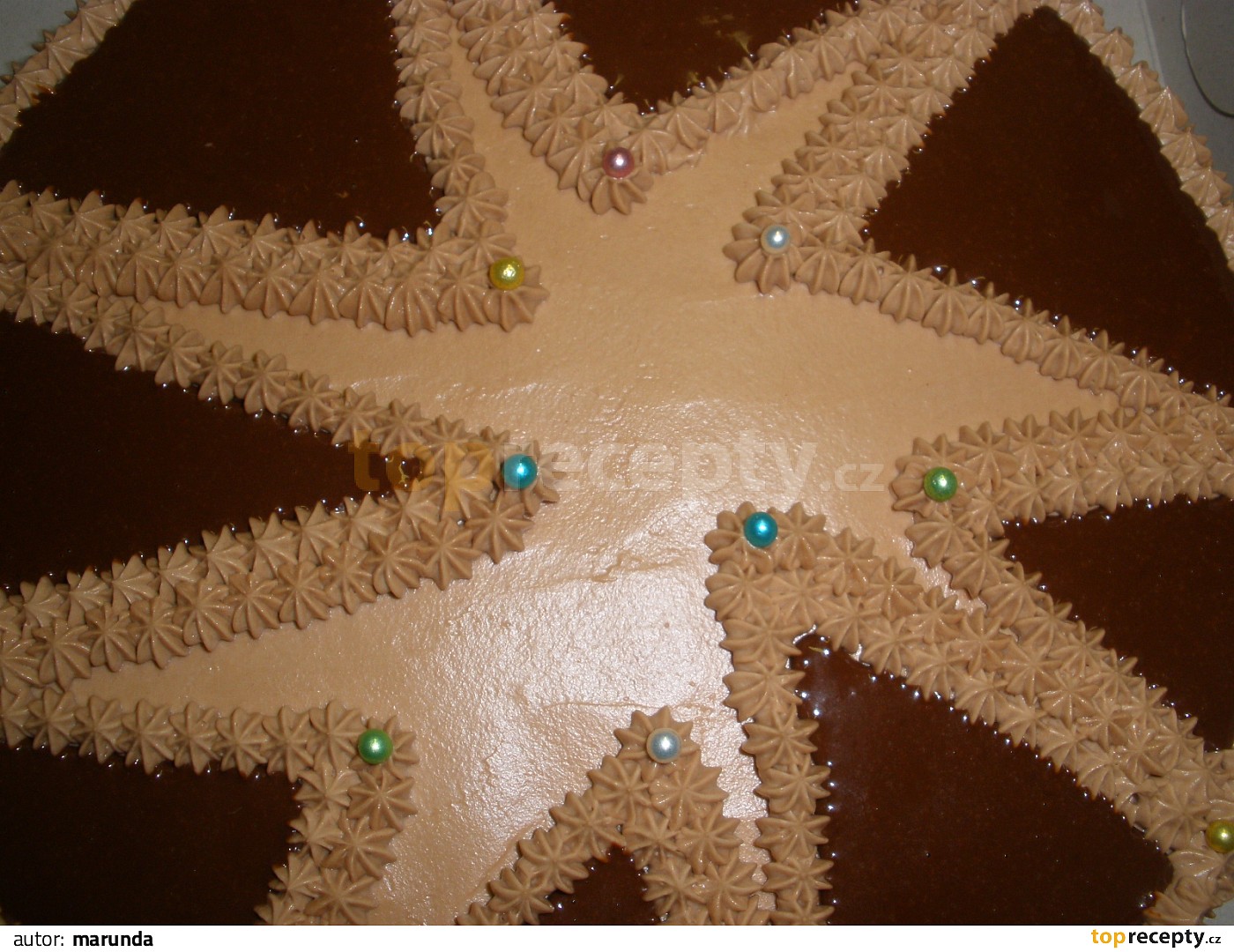 Čokoládový dort s pařížskou šlehačkou, nutellovým krémem a vynikající ...