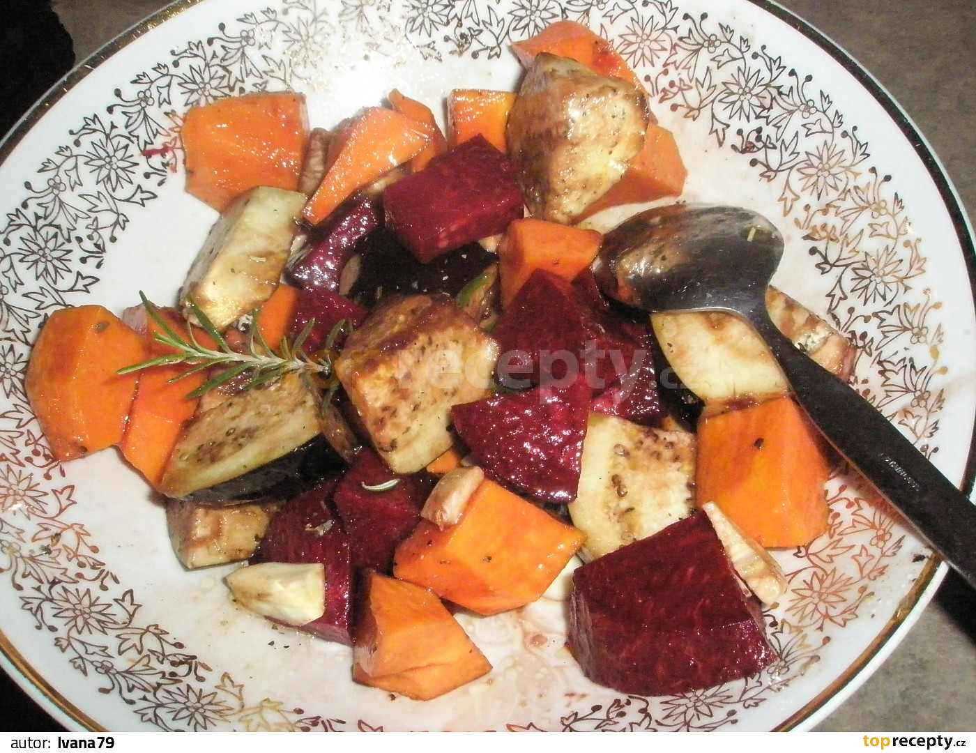 Pečená červená řepa recept - TopRecepty.cz